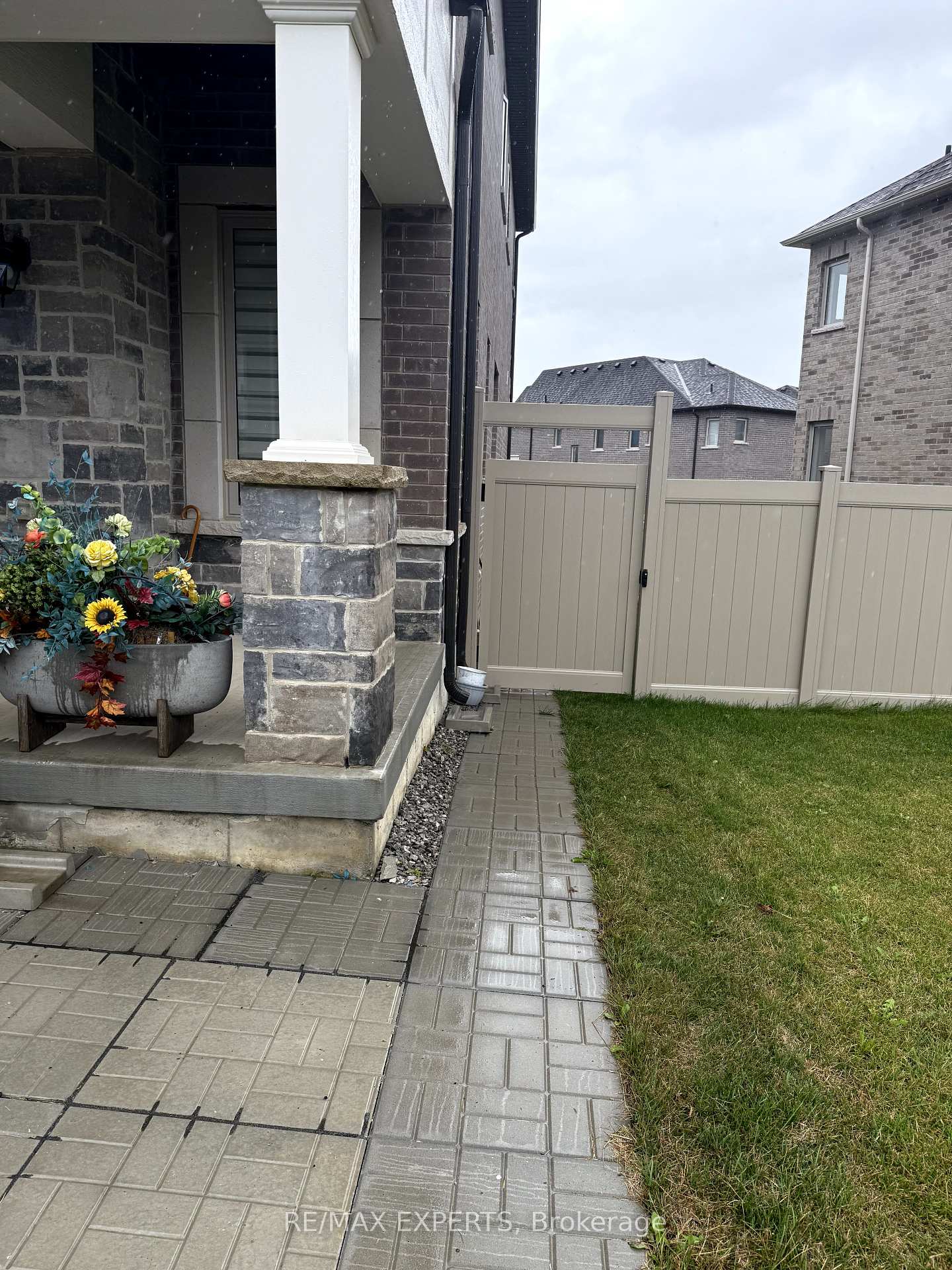 23 KENNETH ROSS Bend, East Gwillimbury, ON L9N 0T7