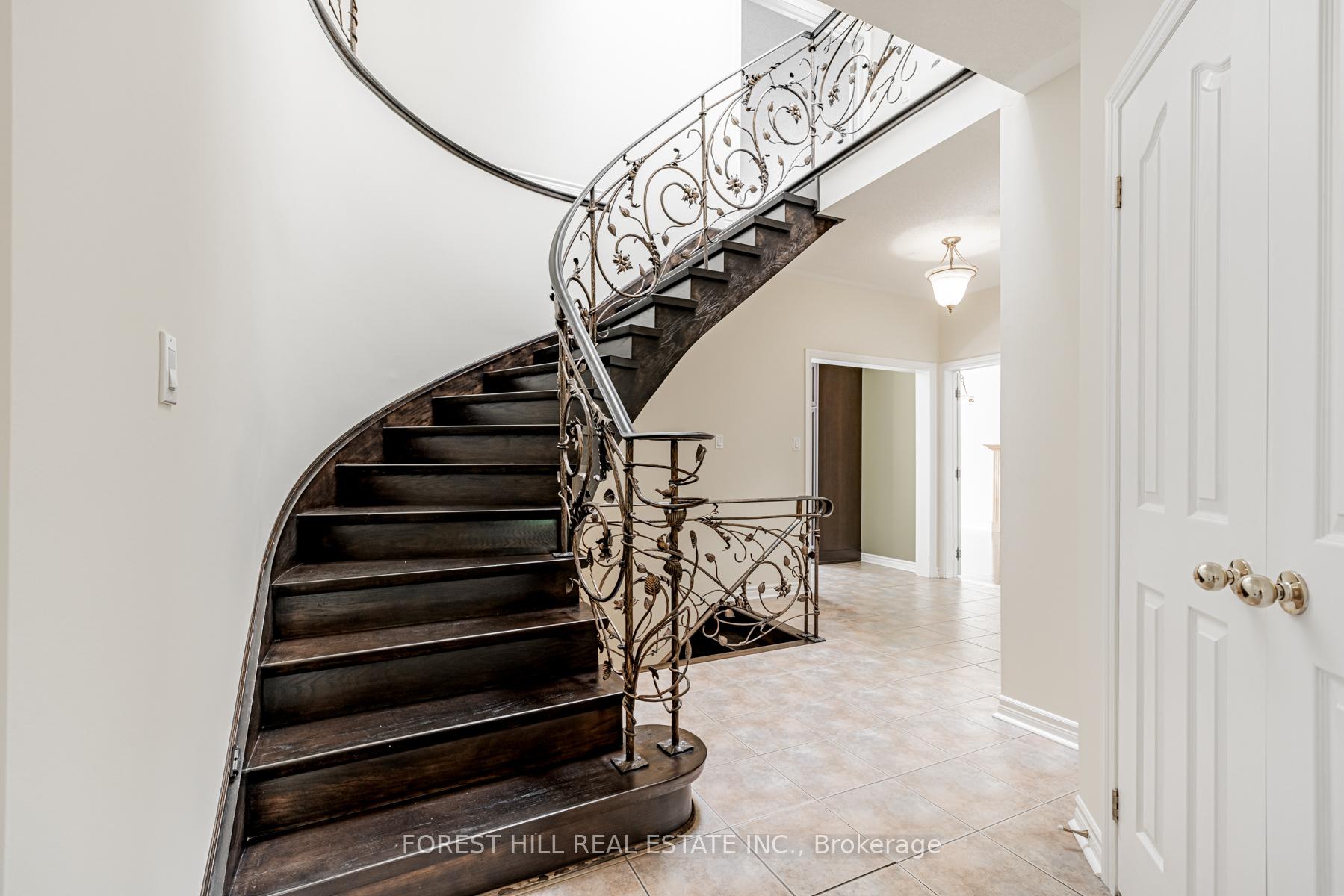 23 Marinucci Court, Richmond Hill, ON L4C 0M3