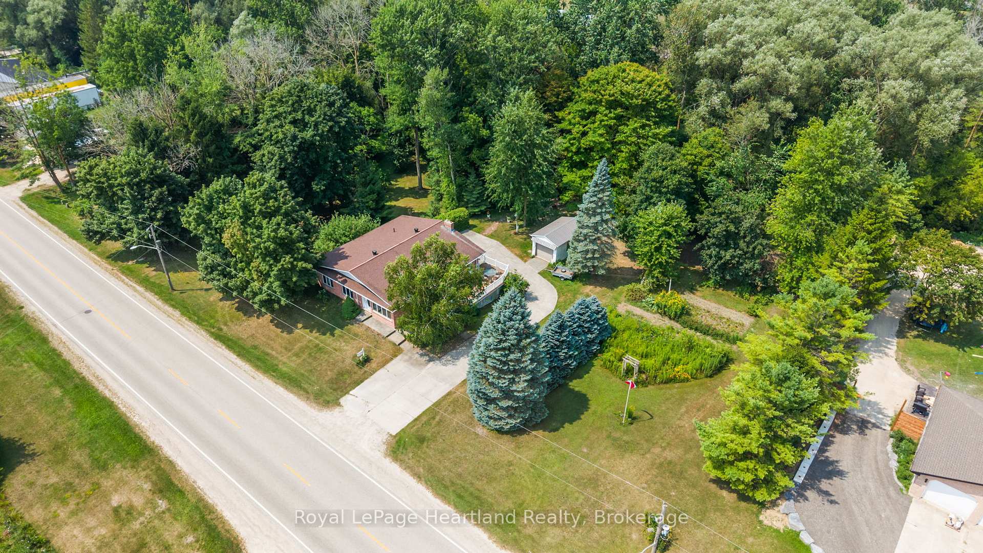 23 Mill Street E, Minto, ON N0G 1M0