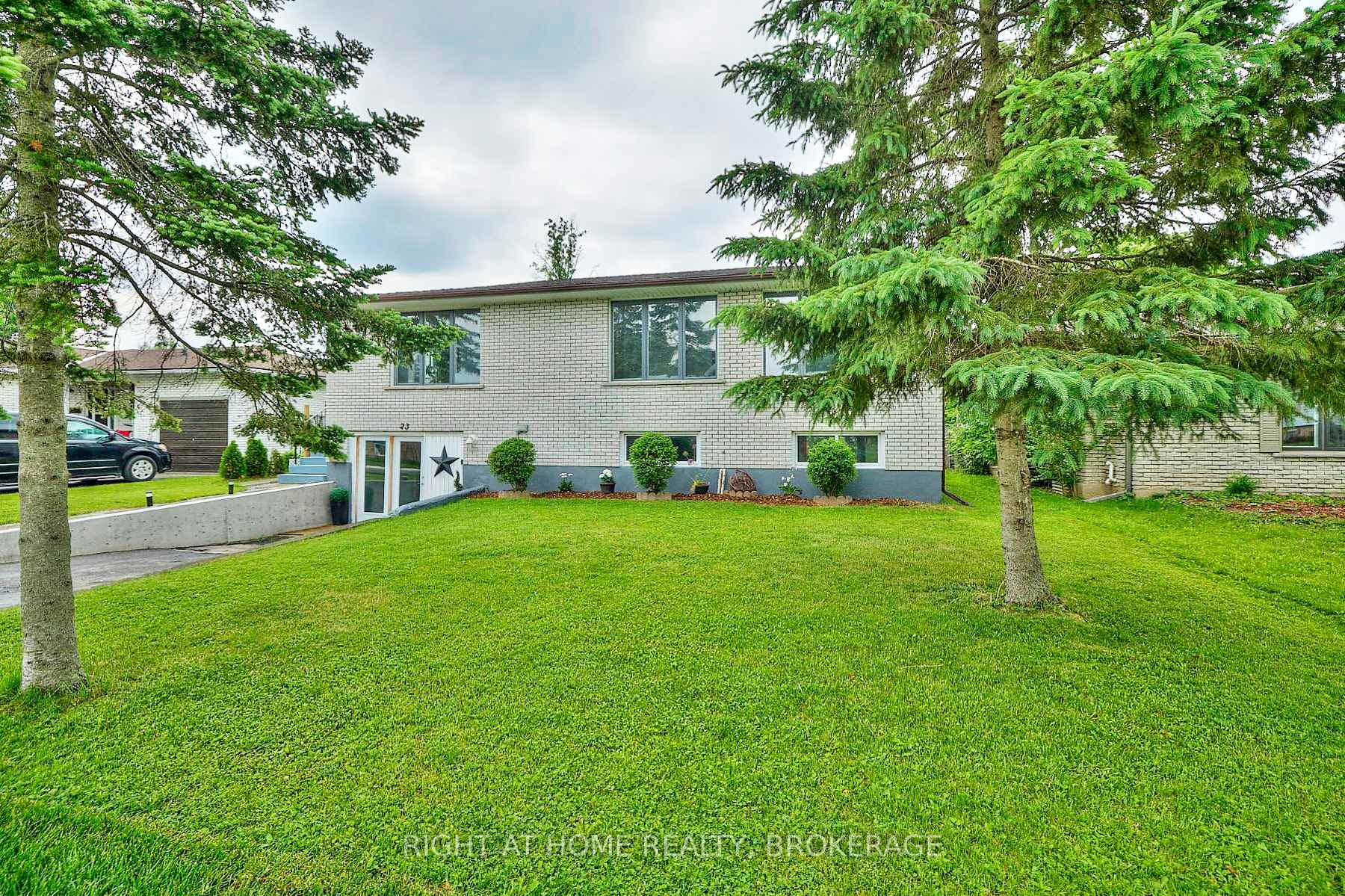23 Northgate Drive, Welland, ON L3C 5Y2