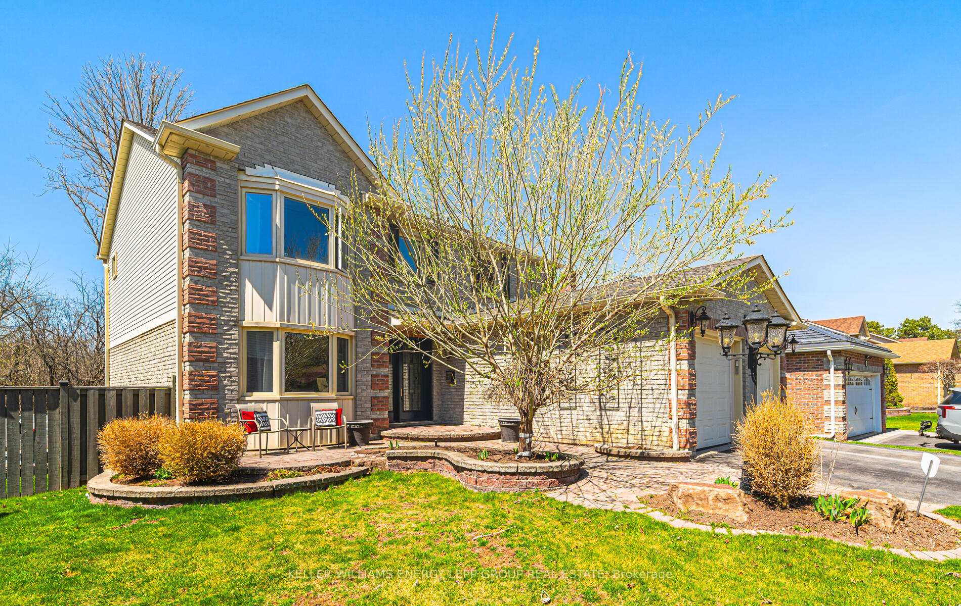 23 Rosewood Court, Whitby, ON L1N 6Y6