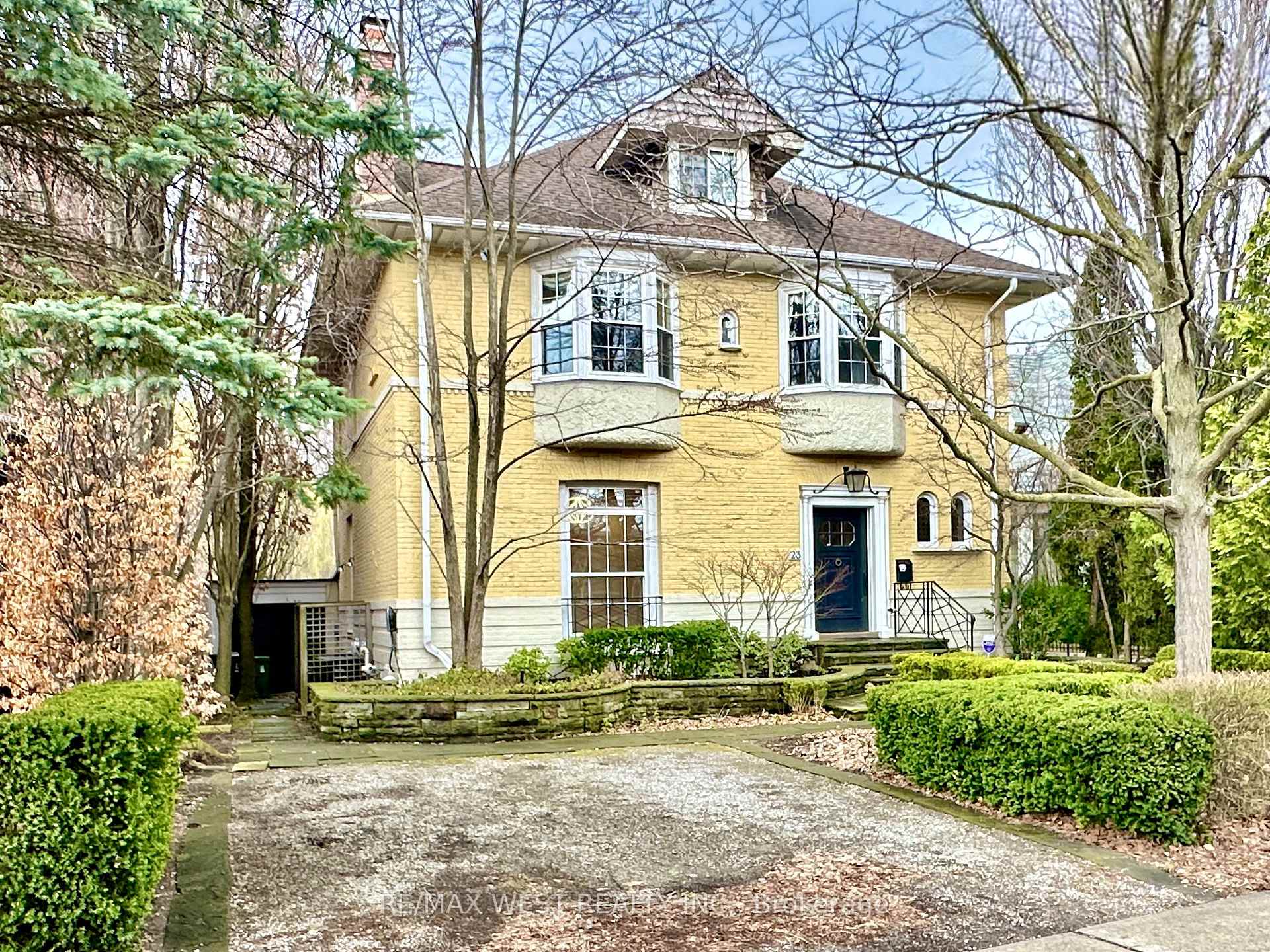 23 South Drive, Toronto, ON M4W 1R2