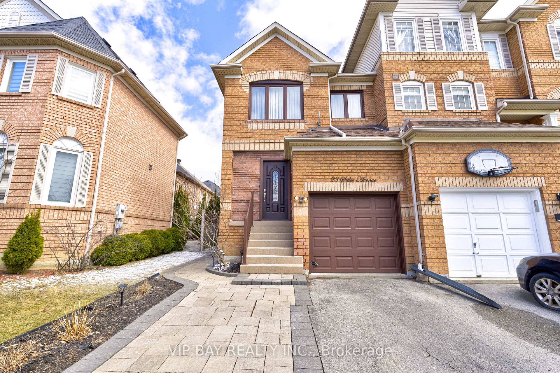 23 Stiles Avenue, Aurora, ON L4G 7N3