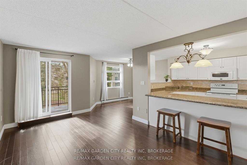 230 - 4658 Drummond Road, Niagara Falls, ON L2E 7E1