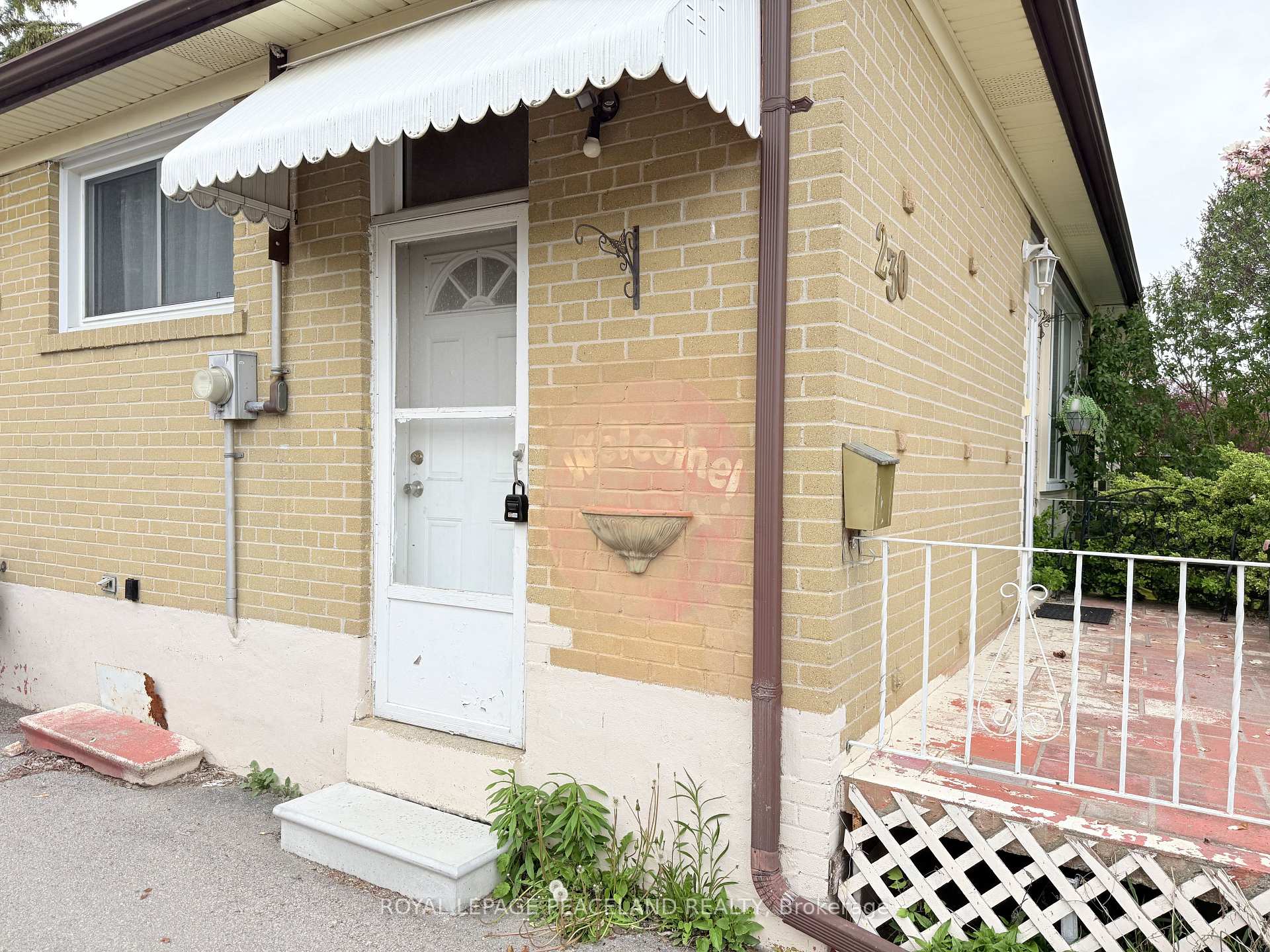 230 axminster Drive, Richmond Hill, ON L4C 2W1