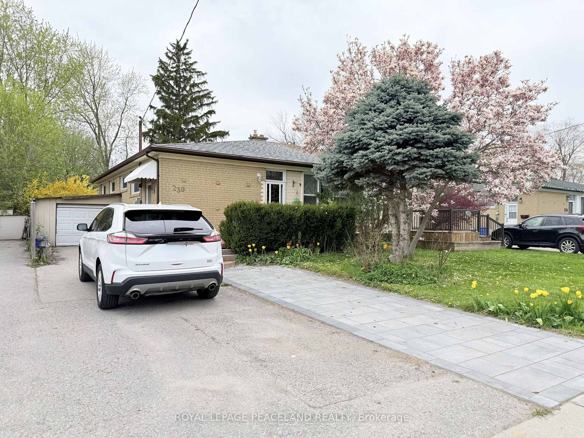 230 axminster Drive, Richmond Hill, ON L4C 2W1