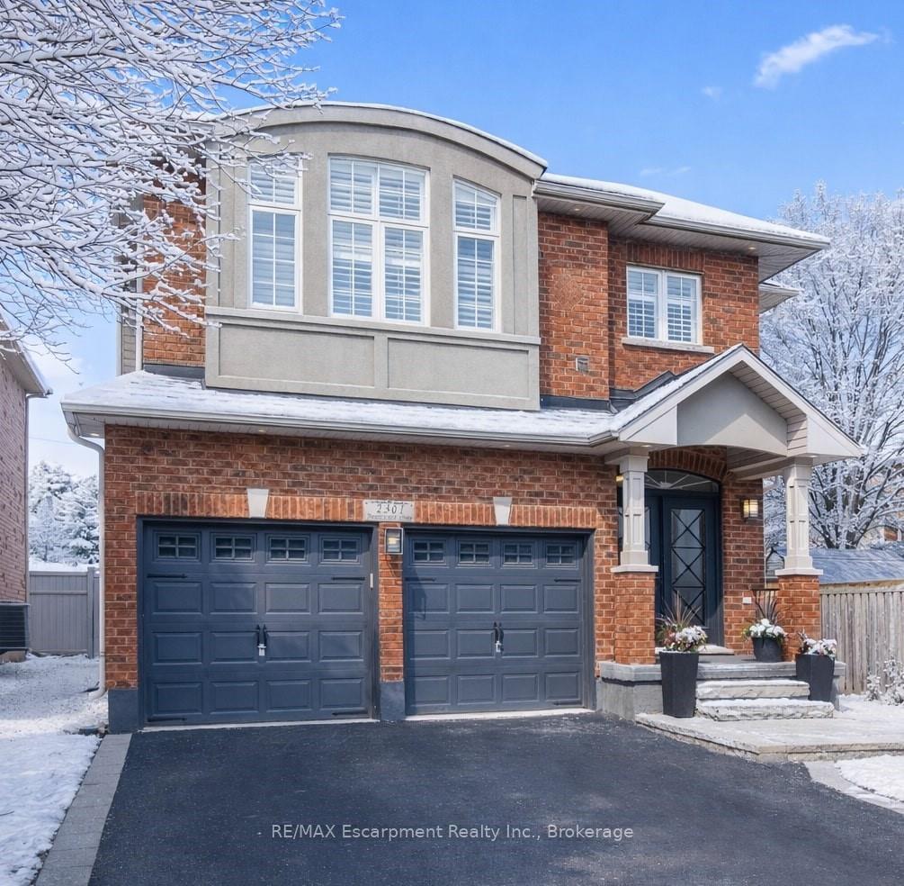 2301 Baronwood Drive, Oakville, ON L6M 4Z6
