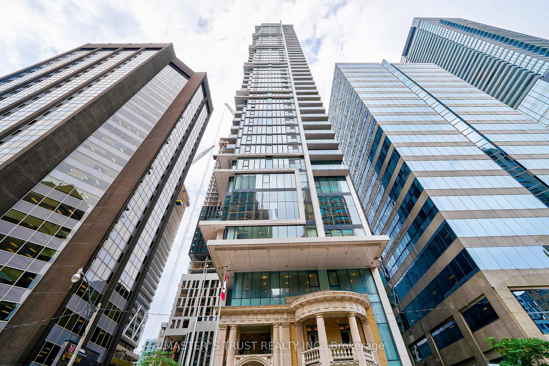 2307 - 426 University Avenue, Toronto, ON M5G 1S9