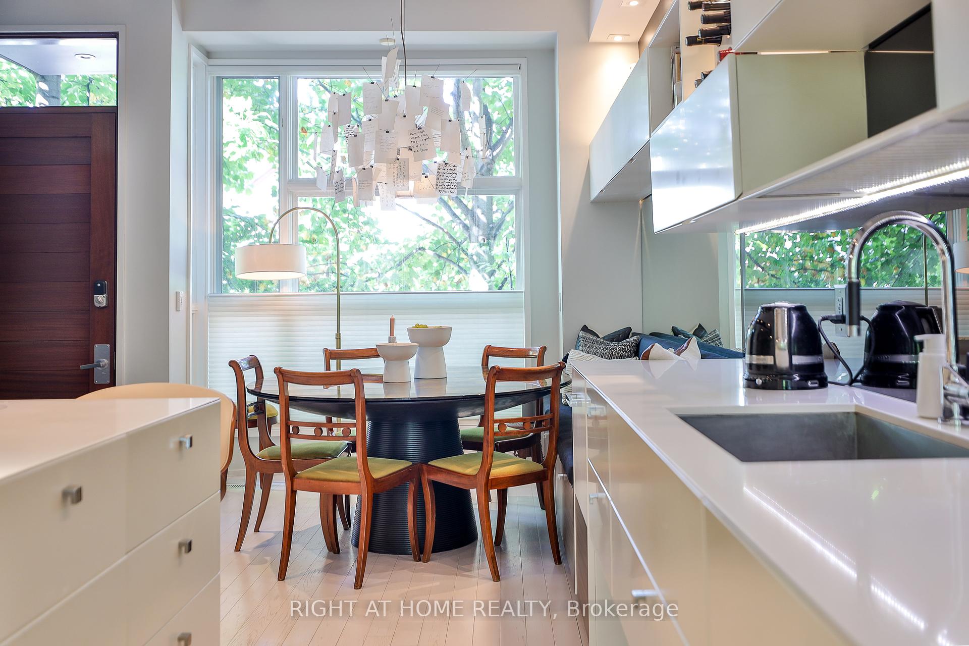 231 Claremont Street, Toronto, ON M7J 2N1