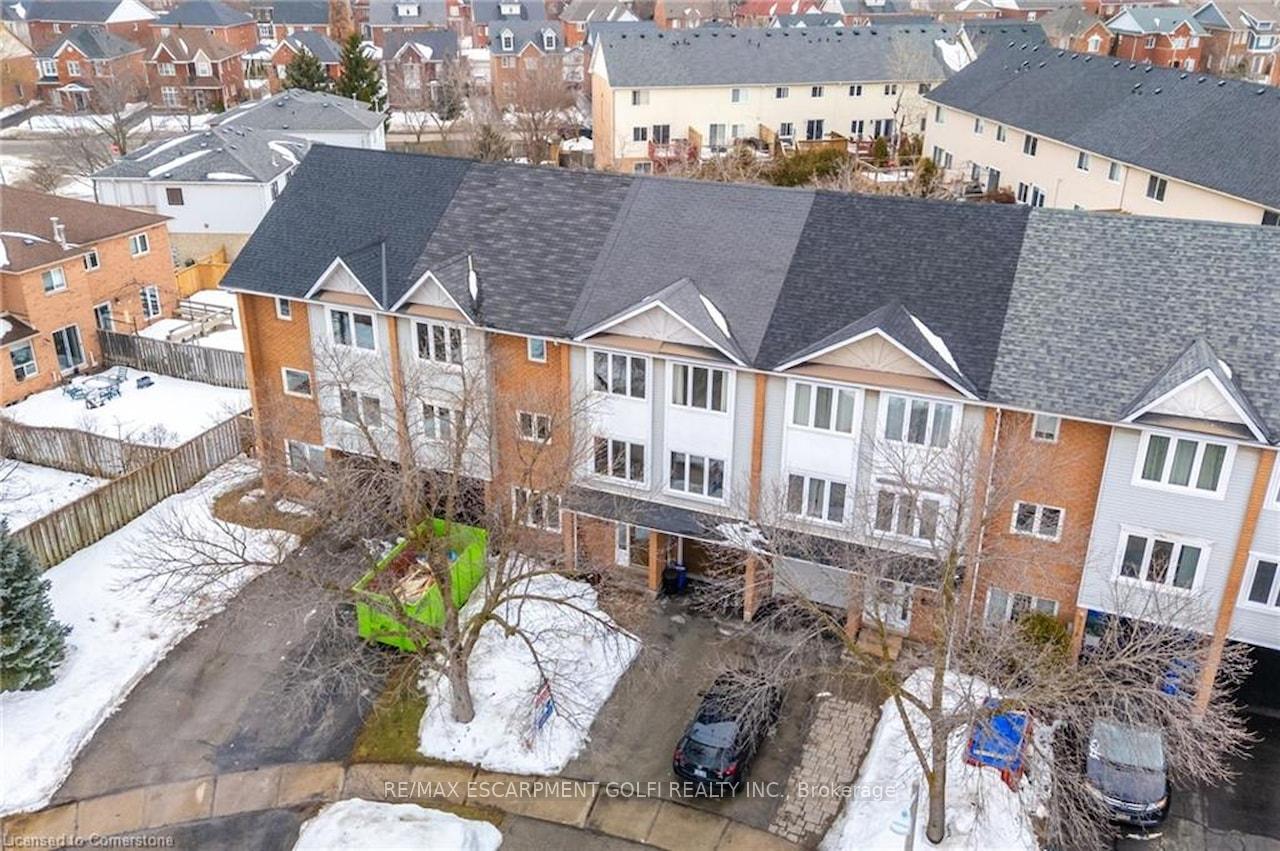 2312 Strawfield Court, Oakville, ON L6H 6C2
