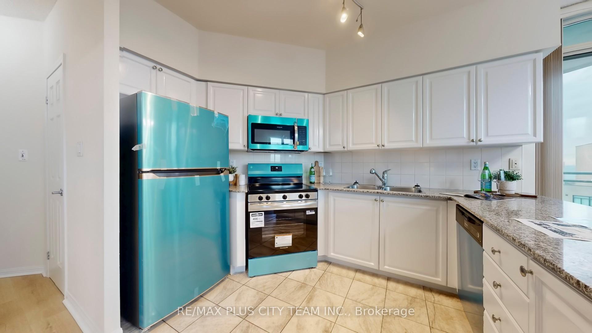 2323 - 230 Queens Quay W, Toronto, ON M5J 2Y7