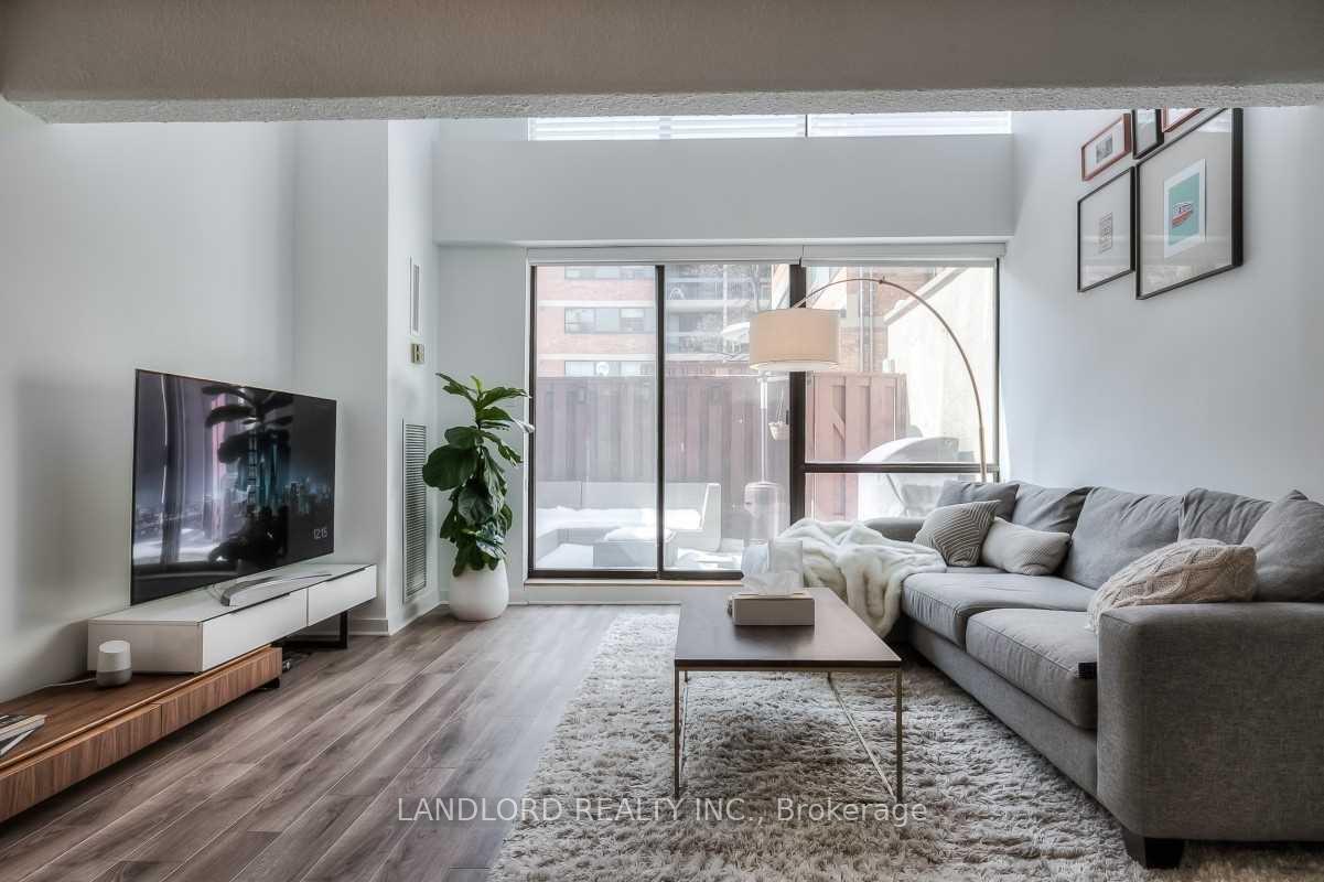 233 - 60 St Patrick Street, Toronto, ON M5T 2X5