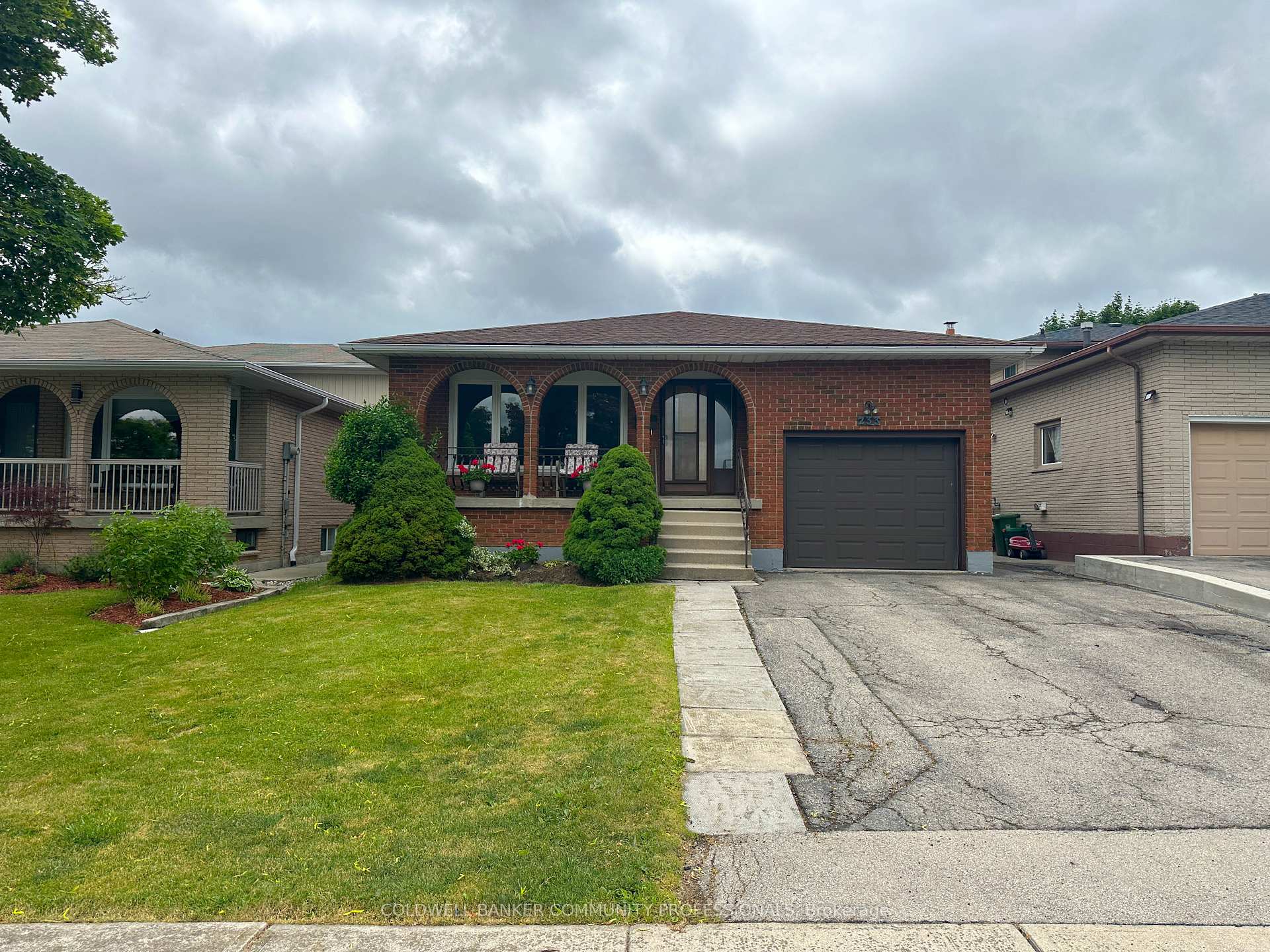 233 Lawnhurst Court, Hamilton, ON L8V 4R4