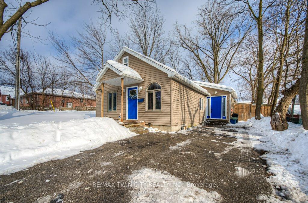 235 Charing Cross Street, Brant, ON N3R 2J7