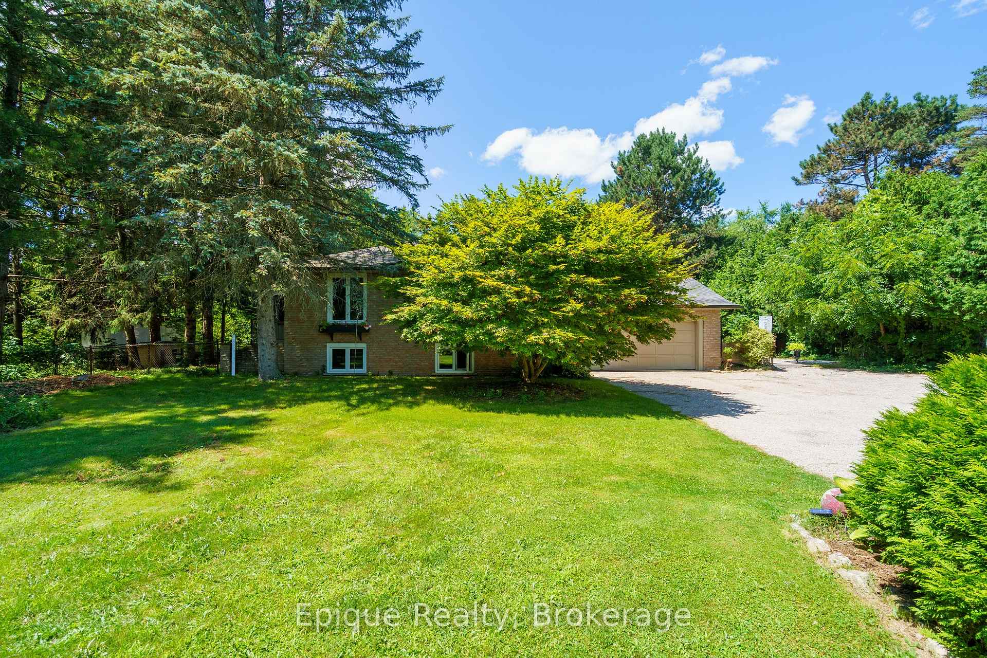 235 Concession 11 Road E, Hamilton, ON L8B 1H7