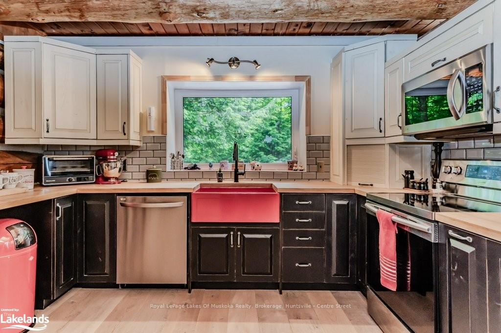 2351 BRUNEL Road, Huntsville, ON P1H 2J3