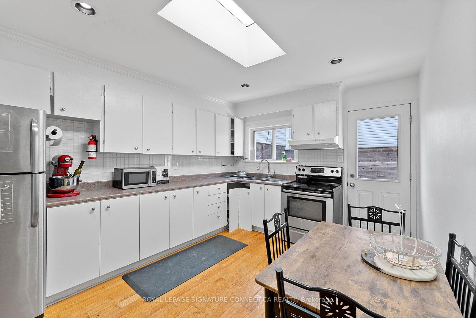 2nd FLR - 236 Christie Street, Toronto, ON M6G 3B8