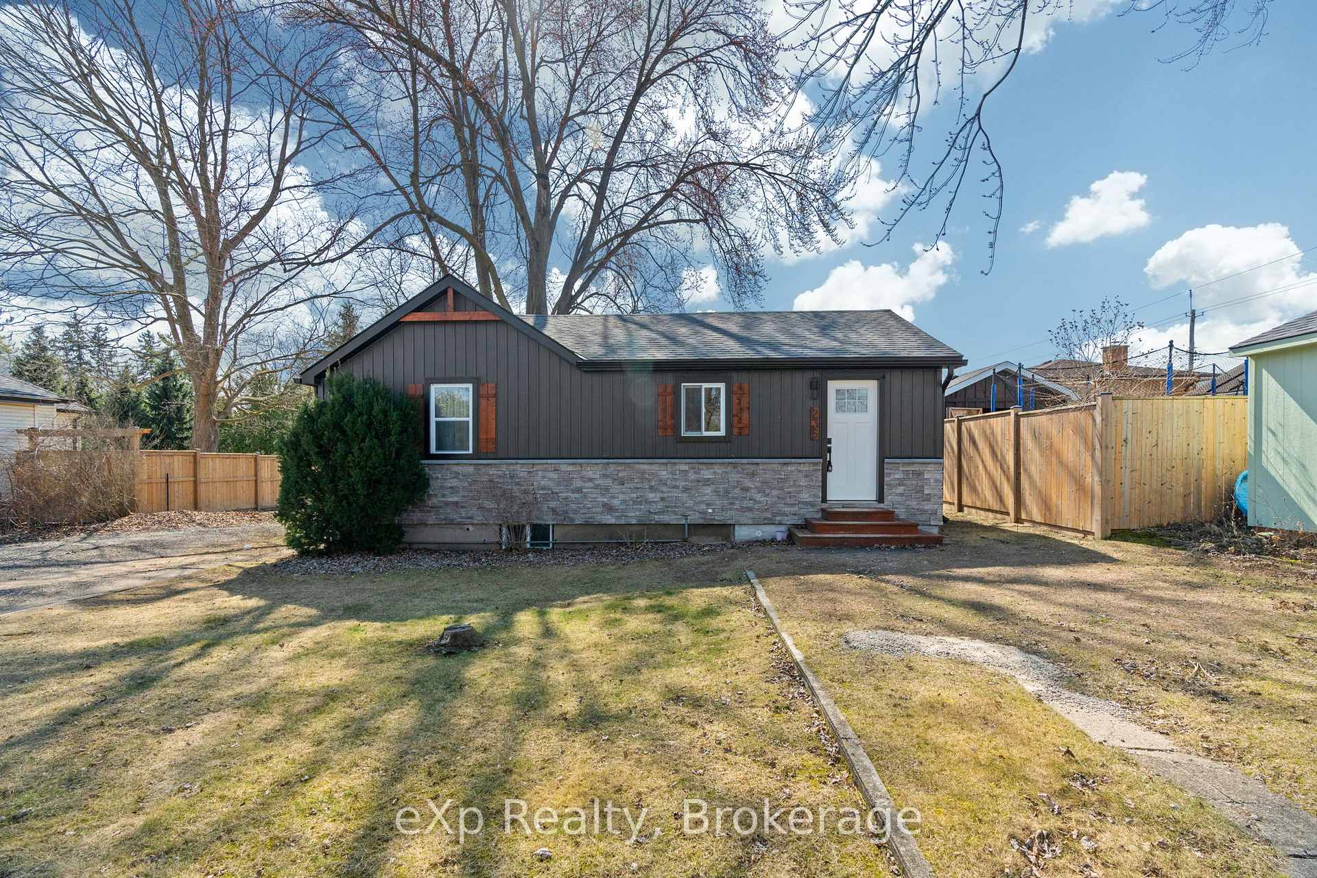 236 Sydenham Street, Strathroy-Caradoc, ON N7G 1V3