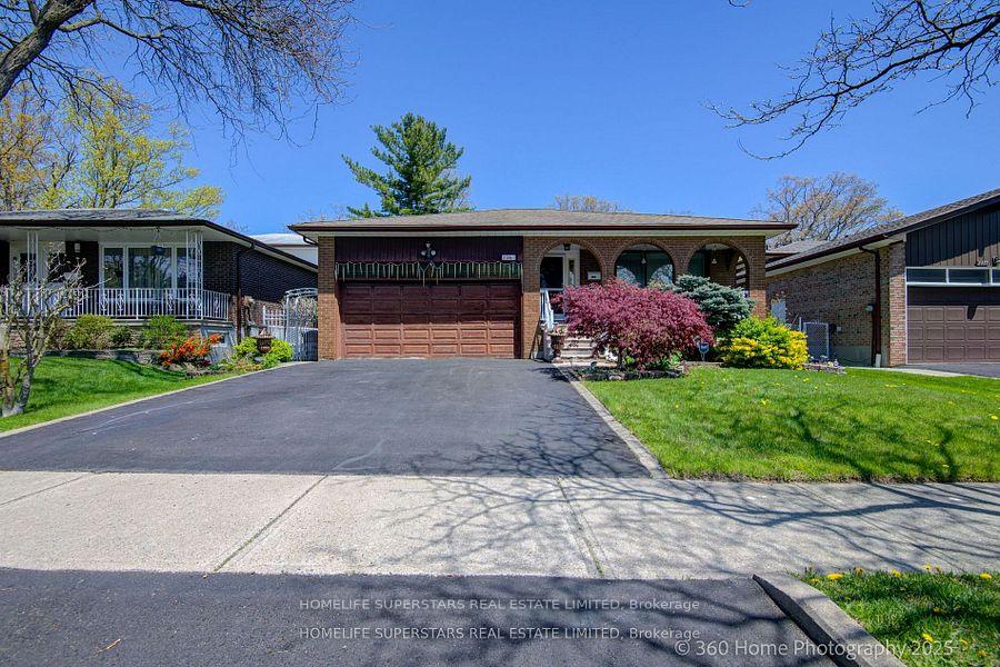 2361 Nikanna Road, Mississauga, ON L5C 2W8