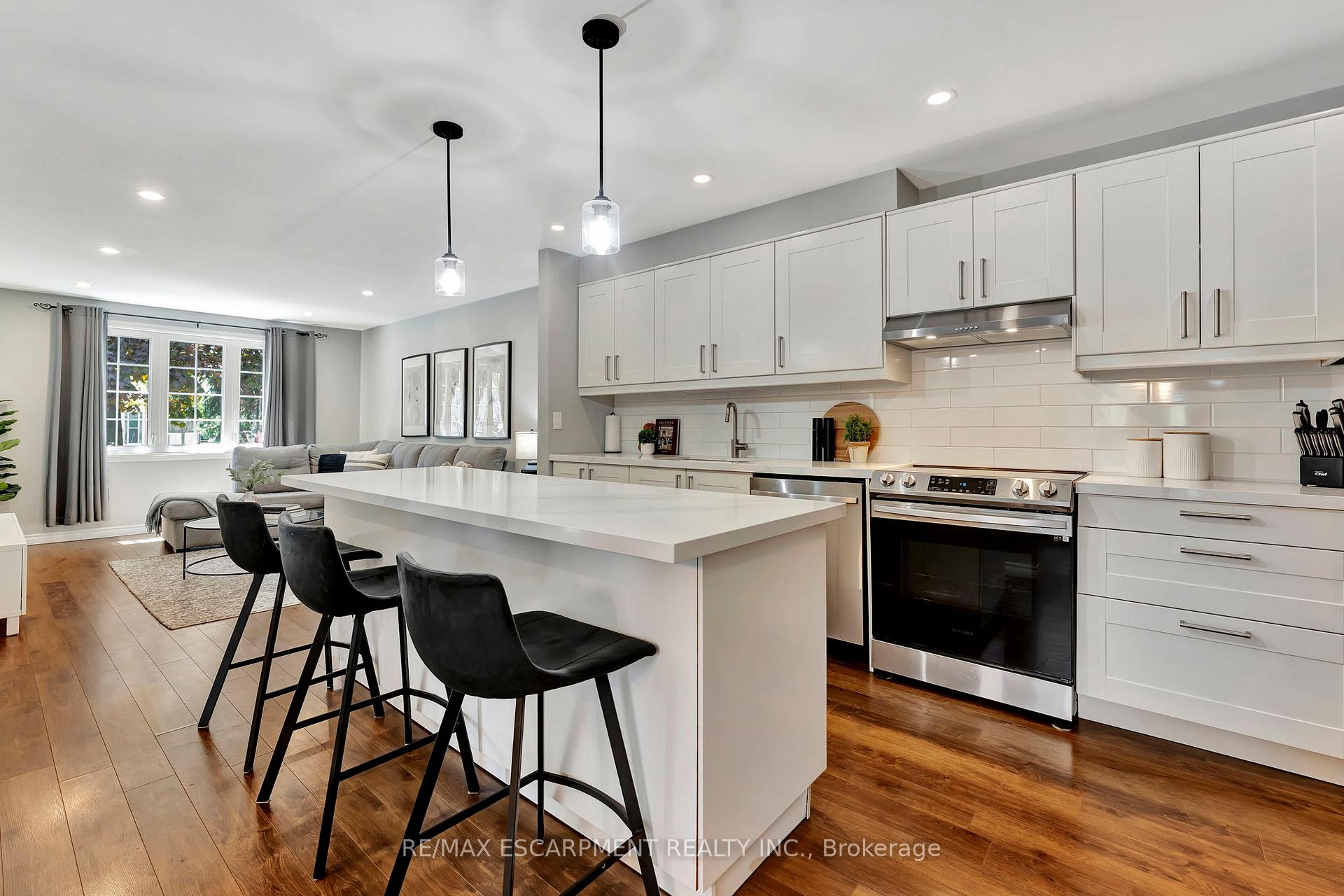 2367 Holyhead Drive, Burlington, ON L7P 3V2