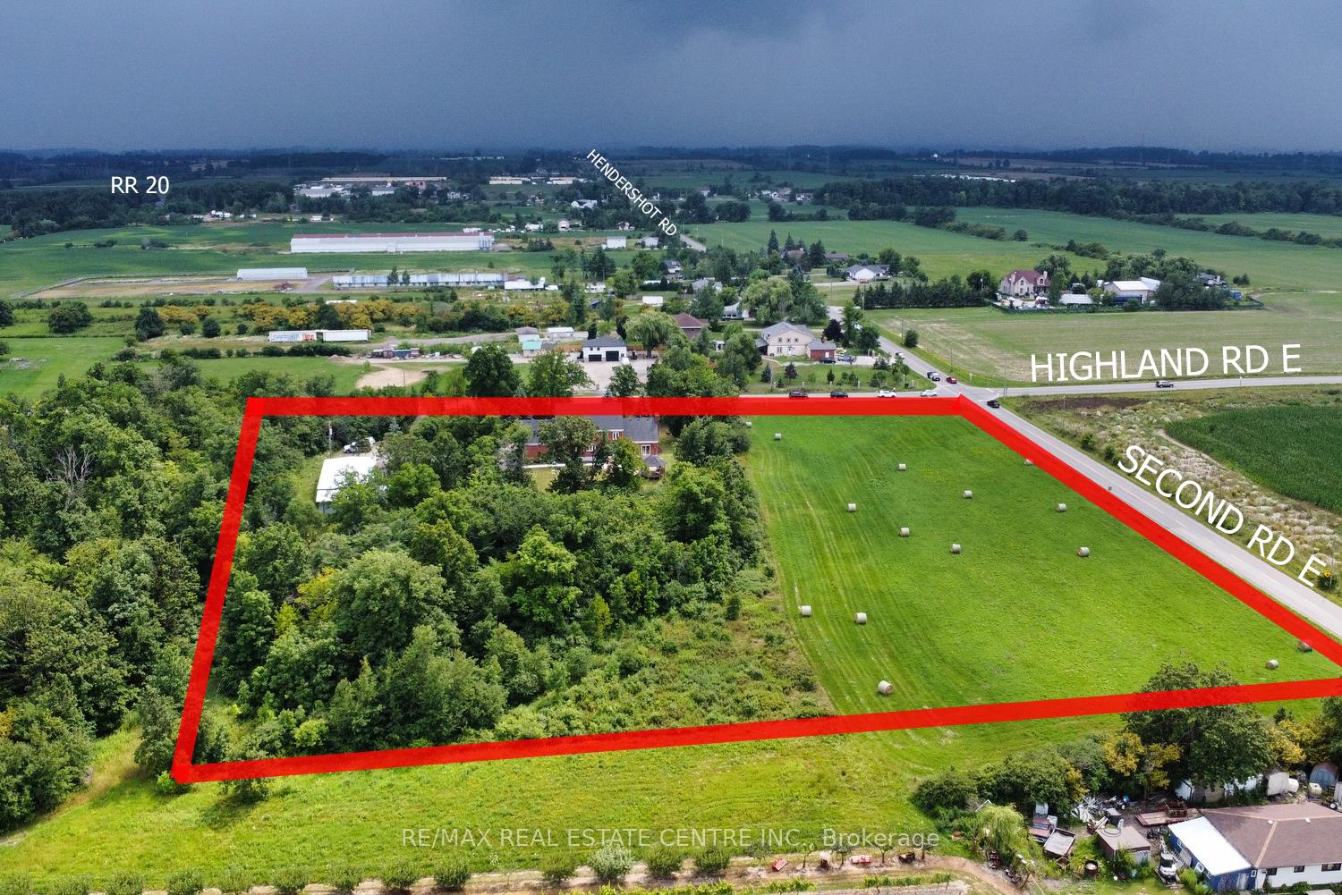 237 Highland Road E, Hamilton, ON L8J 3E6
