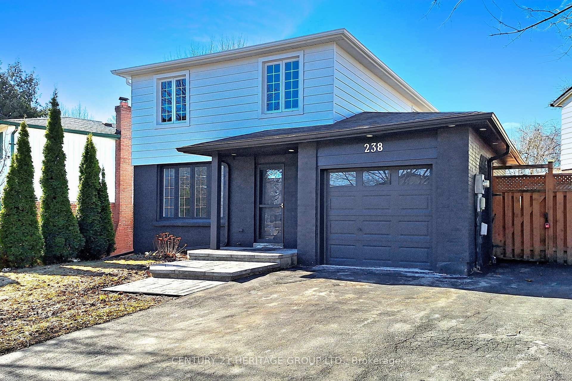 238 William Roe Boulevard, Newmarket, ON L3Y 1B5