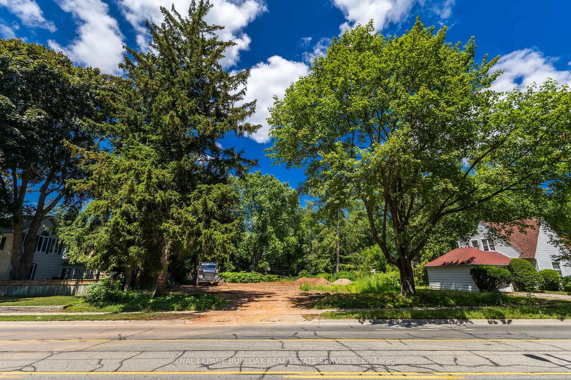 2381 Lakeshore Road, Burlington, ON L7R 1B7