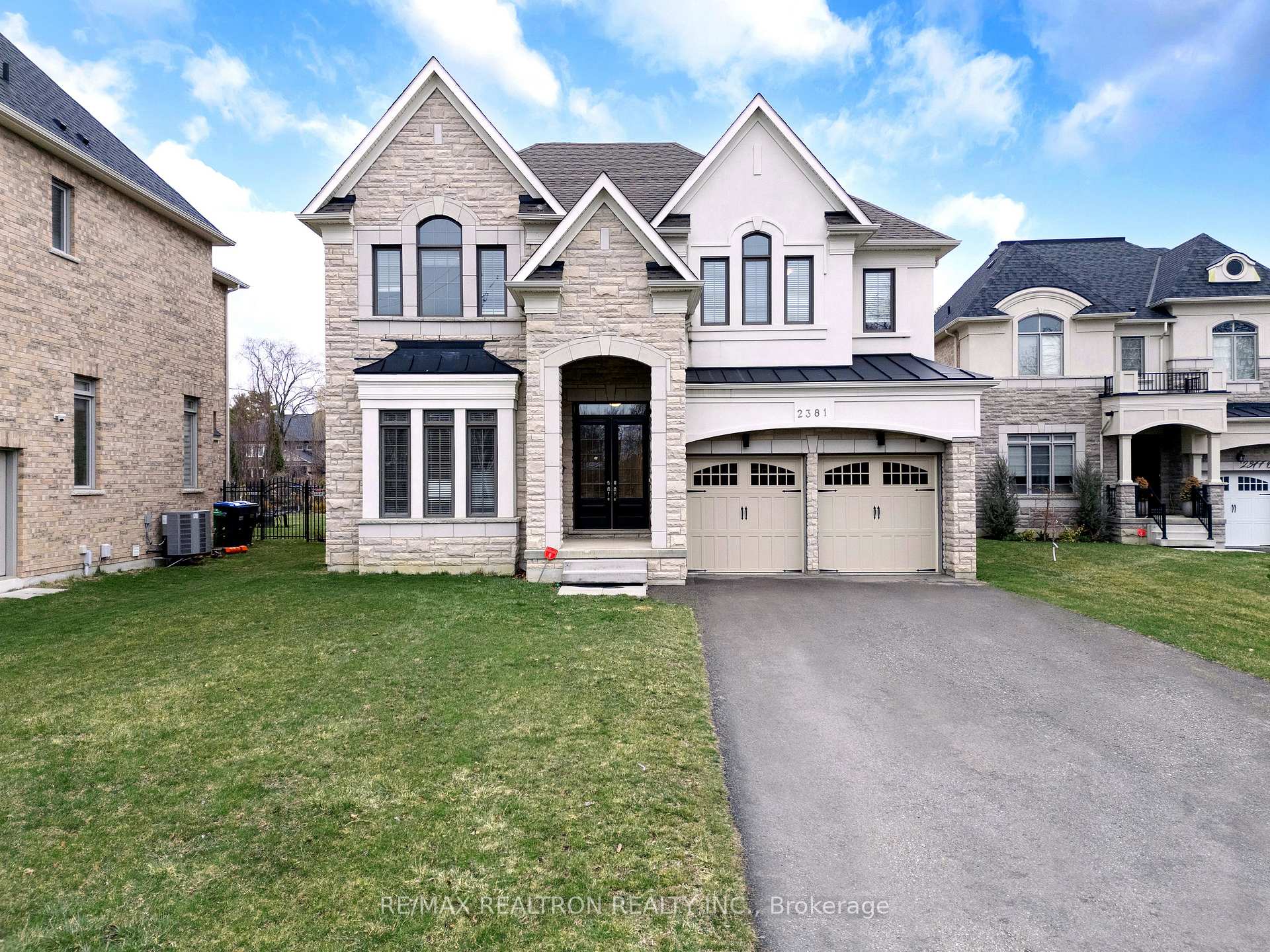 2381 Old Carriage Road, Mississauga, ON L5C 1Y6
