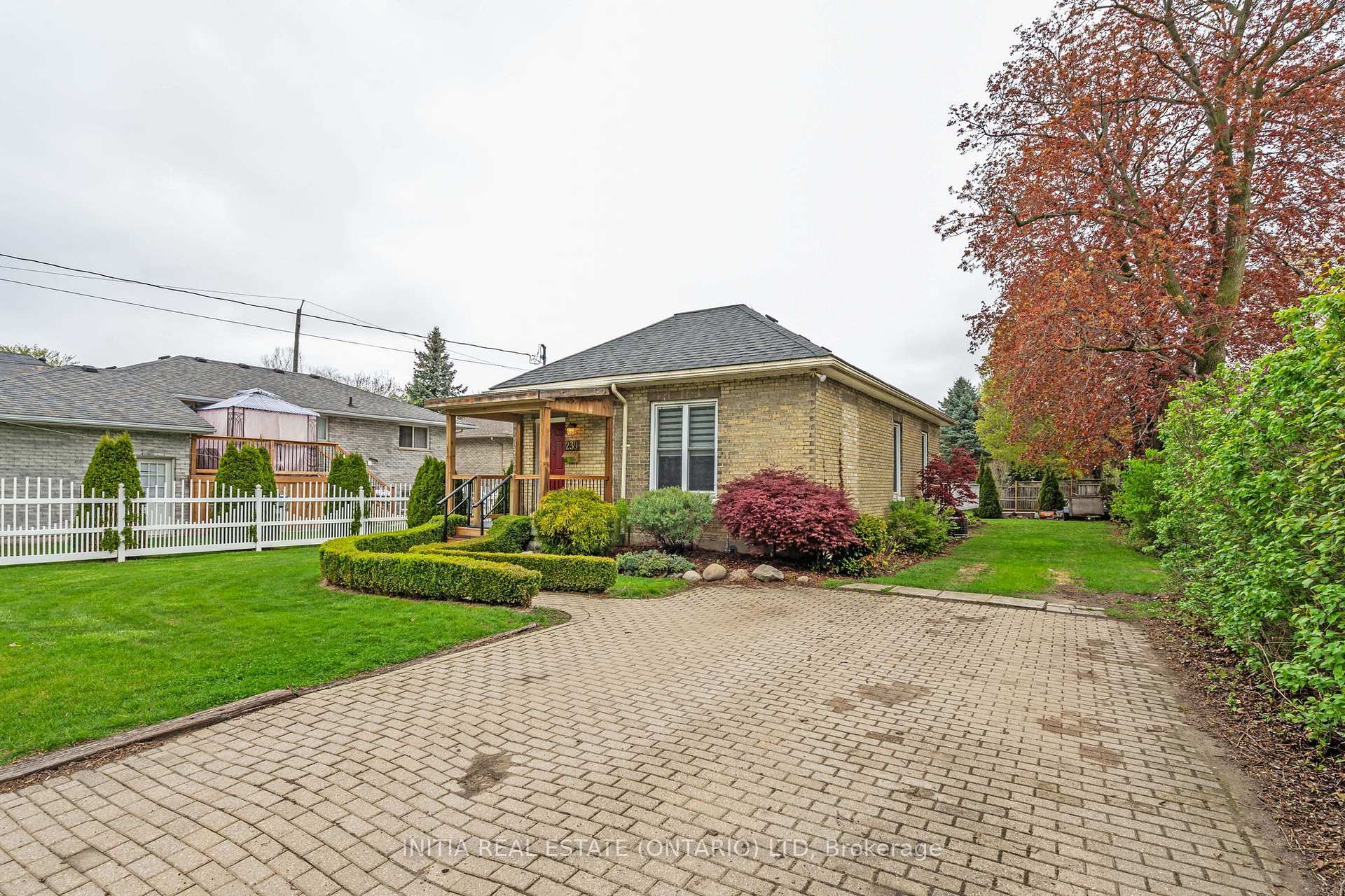 239 Queen Street, Strathroy-Caradoc, ON N7G 2J3