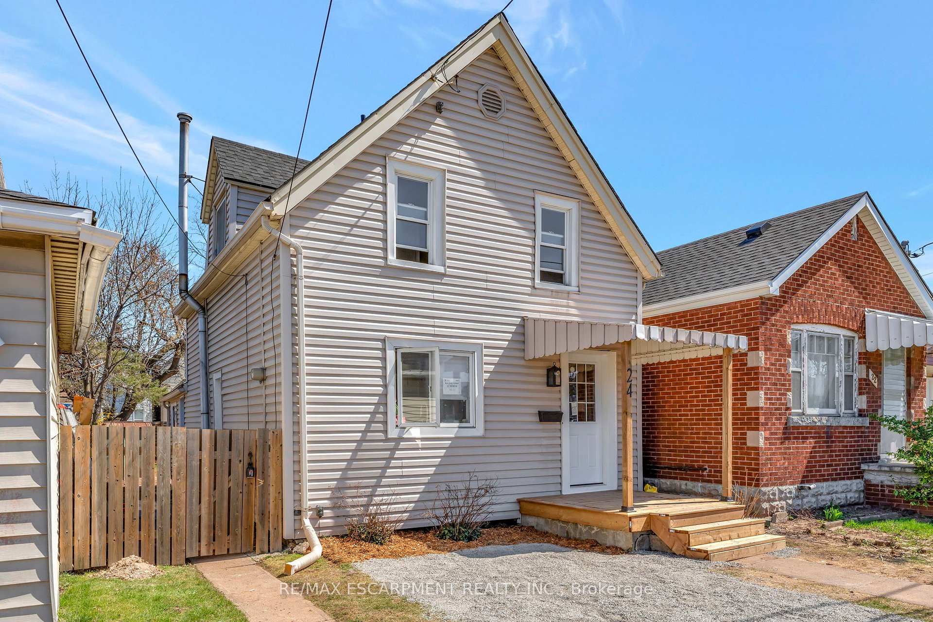 24 Carlisle Street, Hamilton, ON L8H 4C3