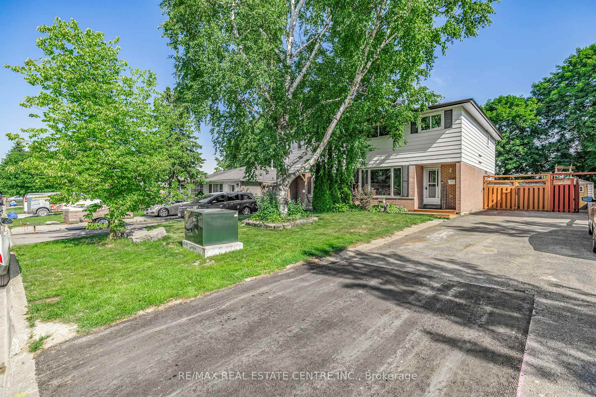 24 Carlton Drive, Orangeville, ON L9W 2X9