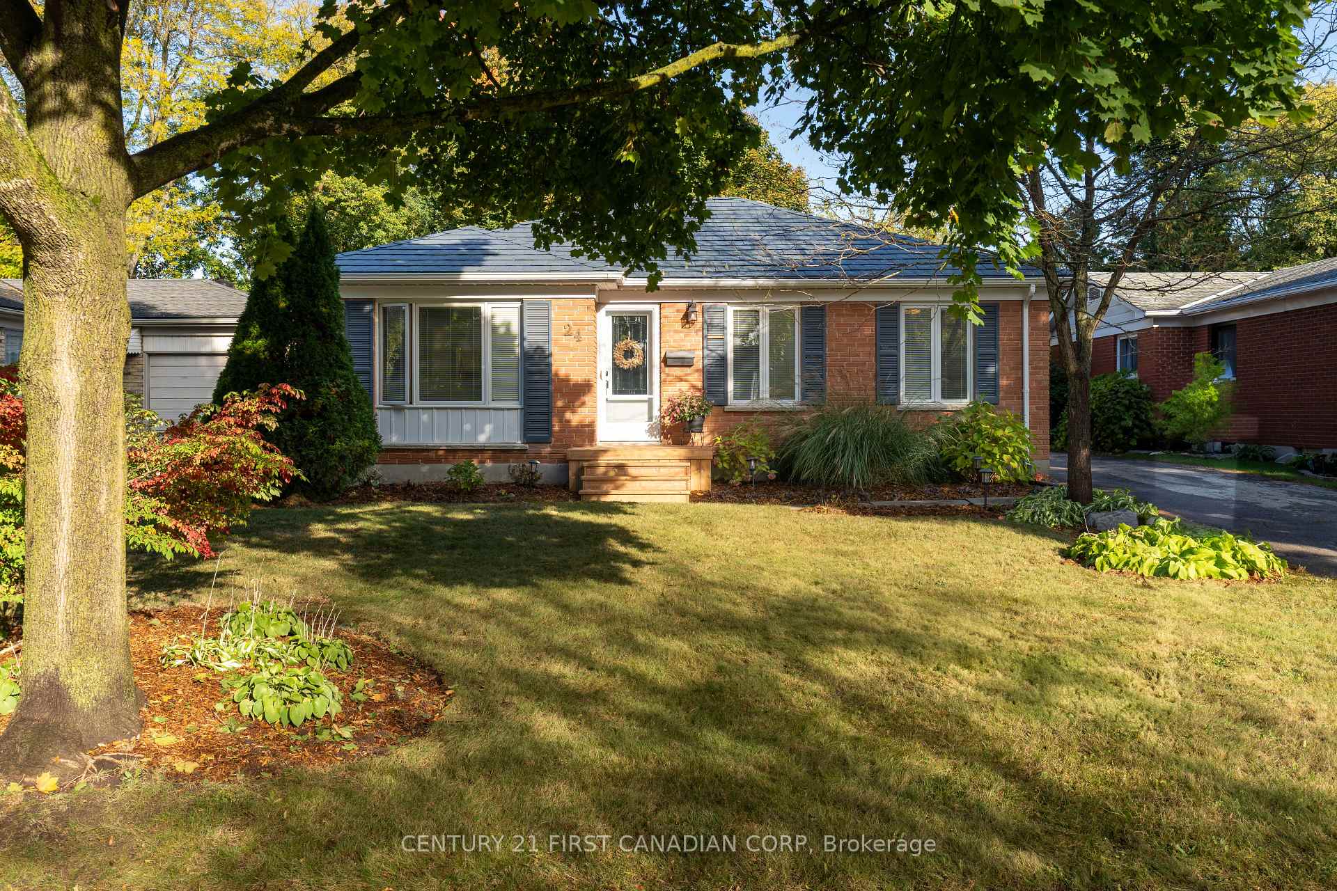 24 Chapple Hill Road, London, ON N6G 2H3