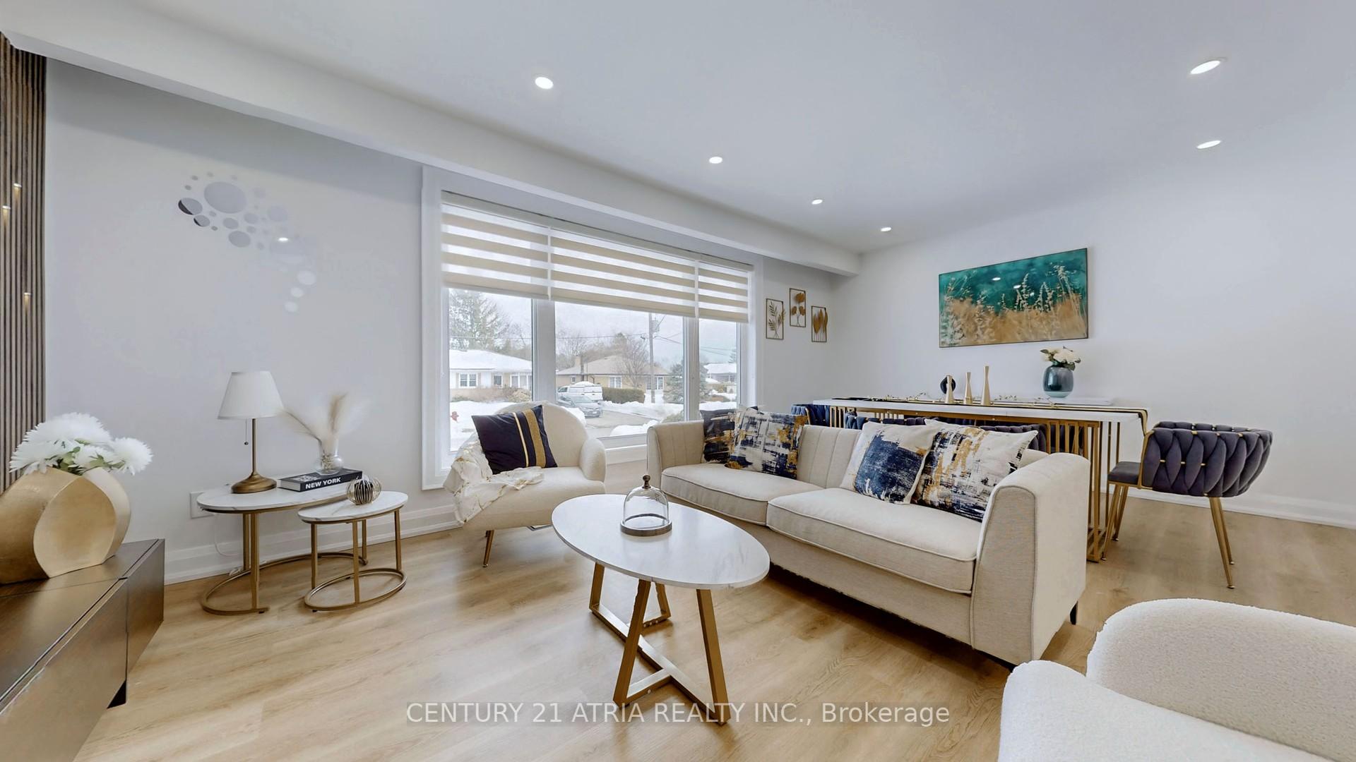 24 Collins Crescent, Aurora, ON L4G 2W2