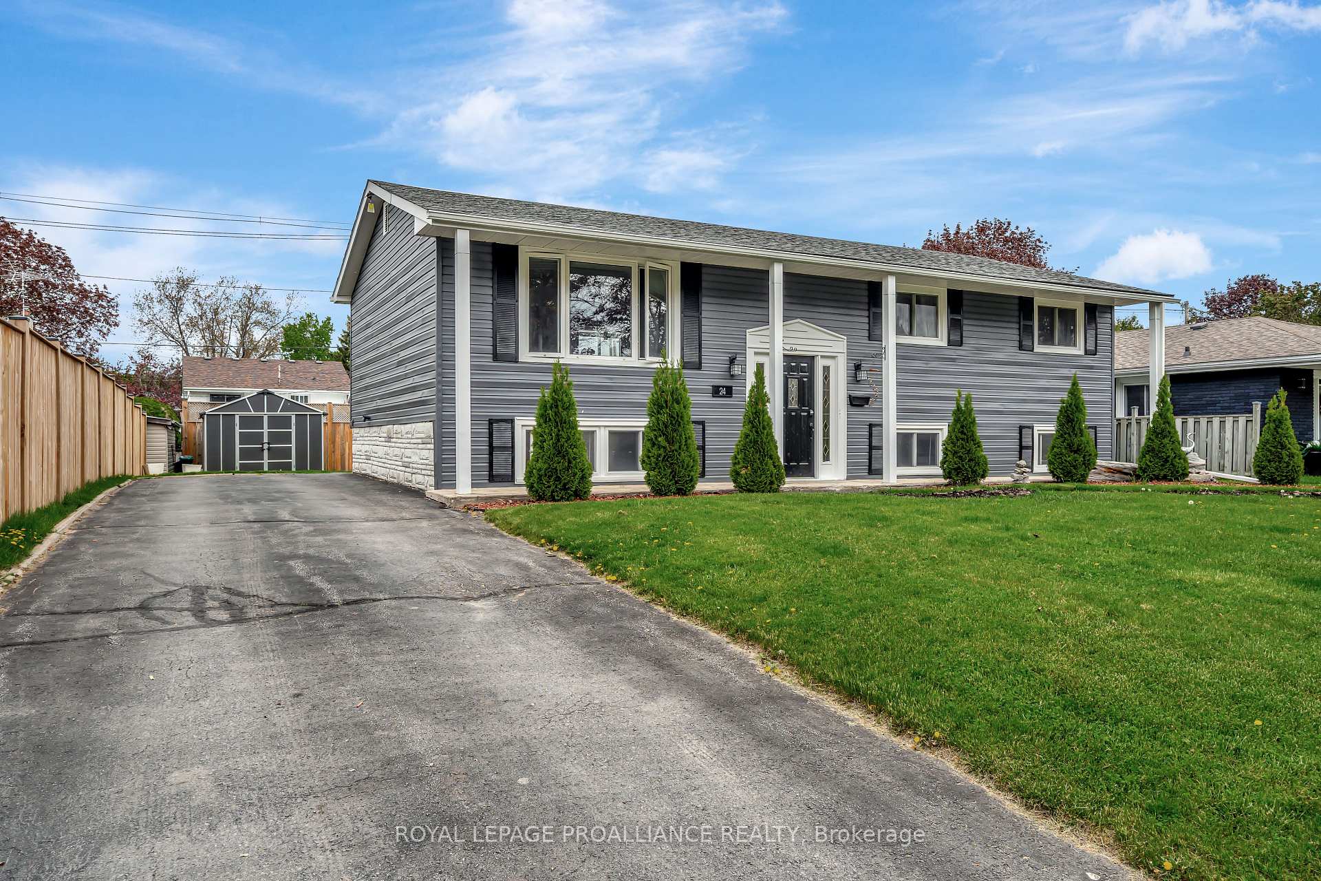 24 Edgeview Drive, Quinte West, ON K8V 3G4