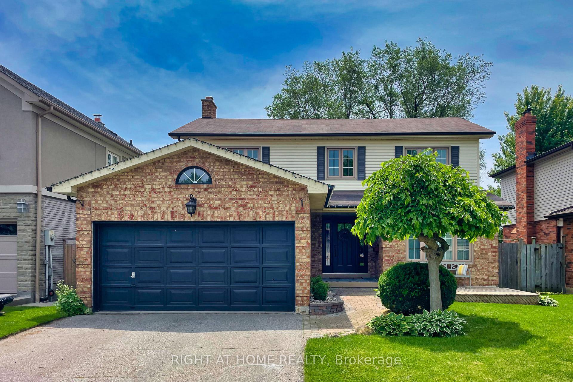 24 Evaleigh Court, Whitby, ON L1N 8N2