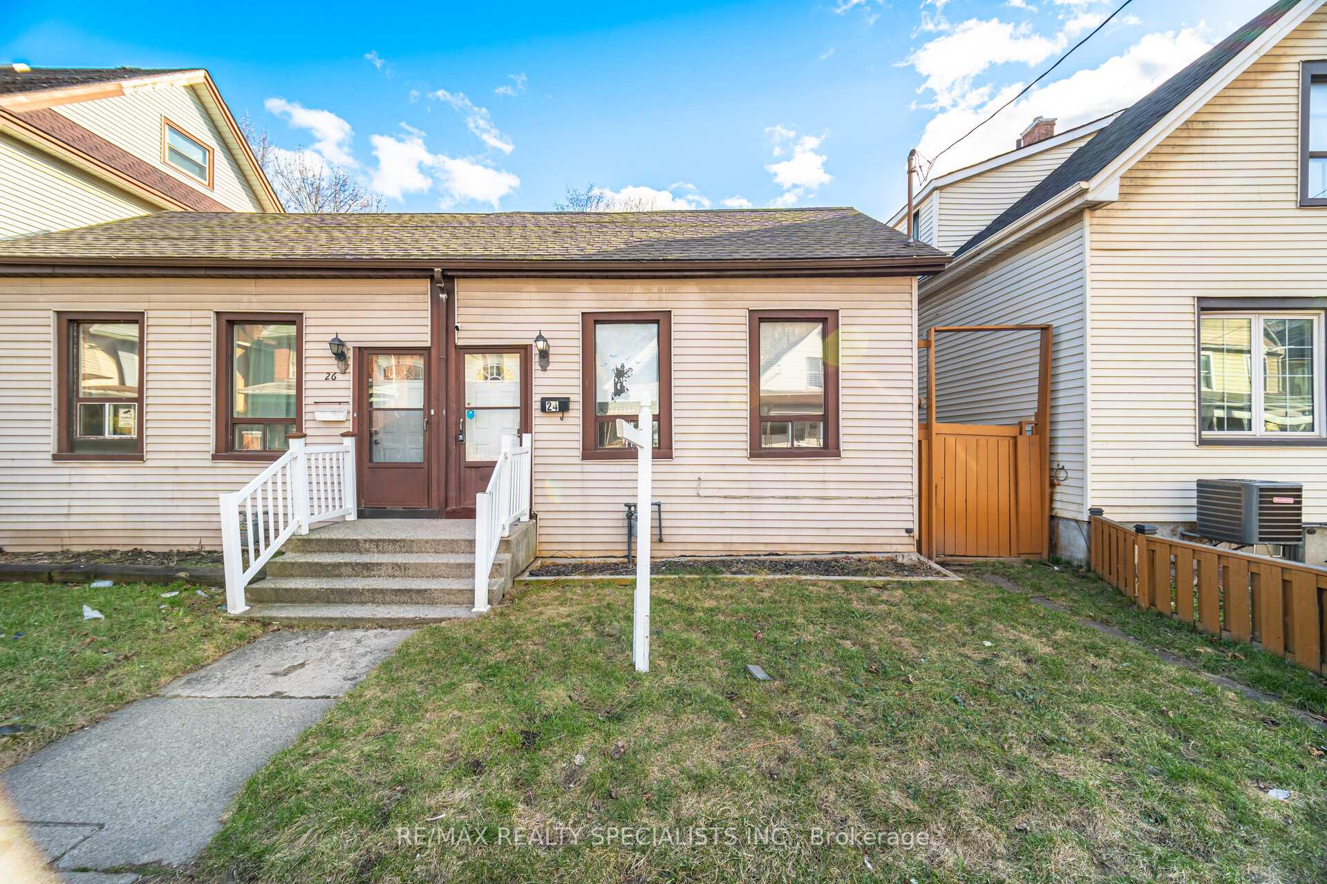 24 Harvey Street, Hamilton, ON L8L 2L8