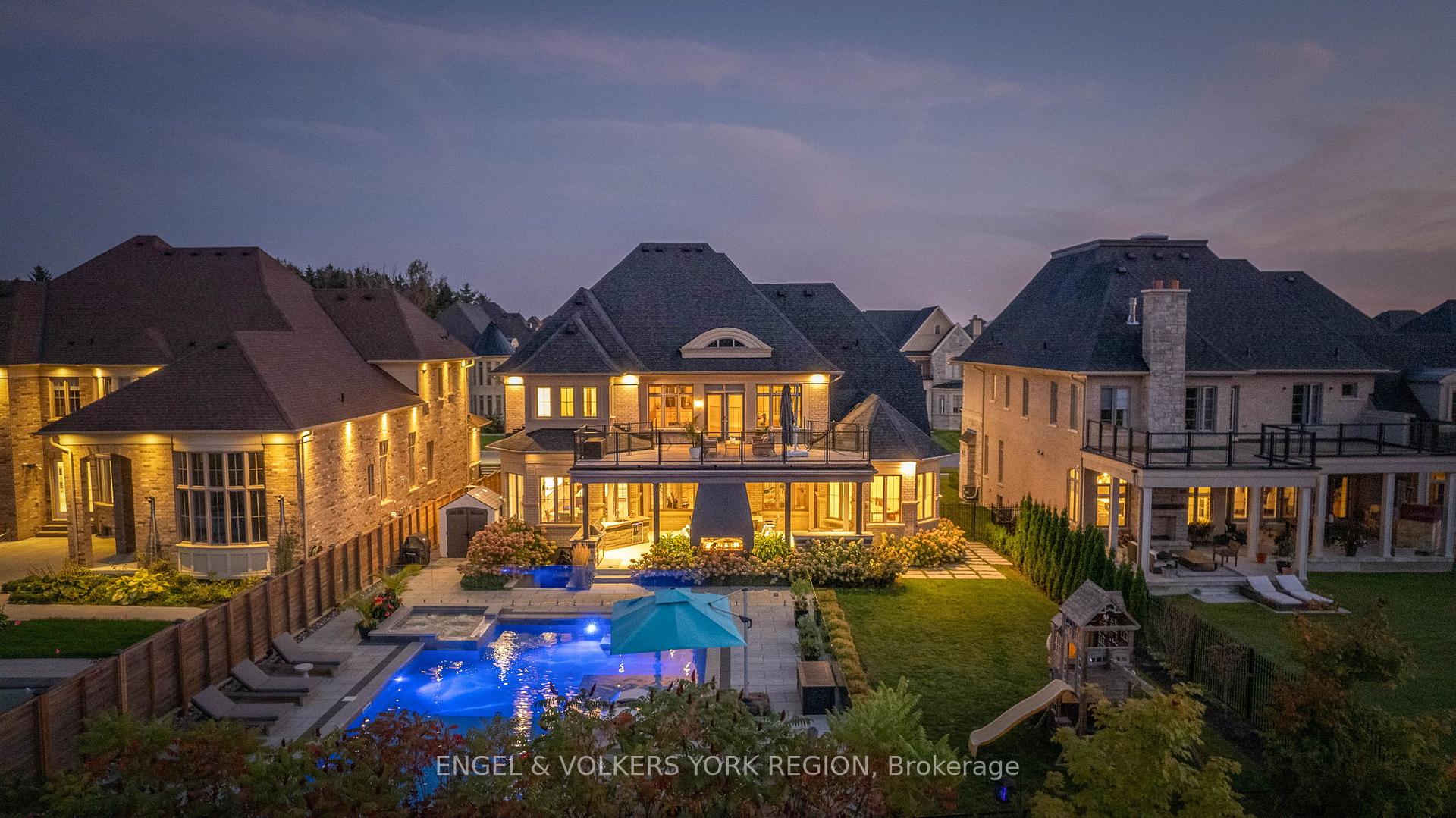 24 James Stokes Court, King, ON L7B 1L6