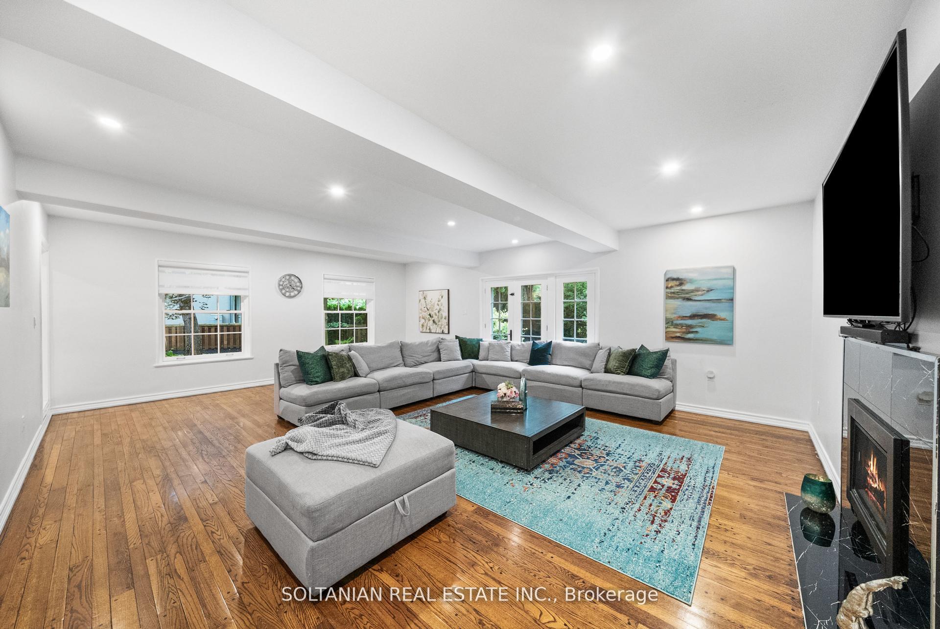 24 Laureleaf Road, Markham, ON L3T 2X5