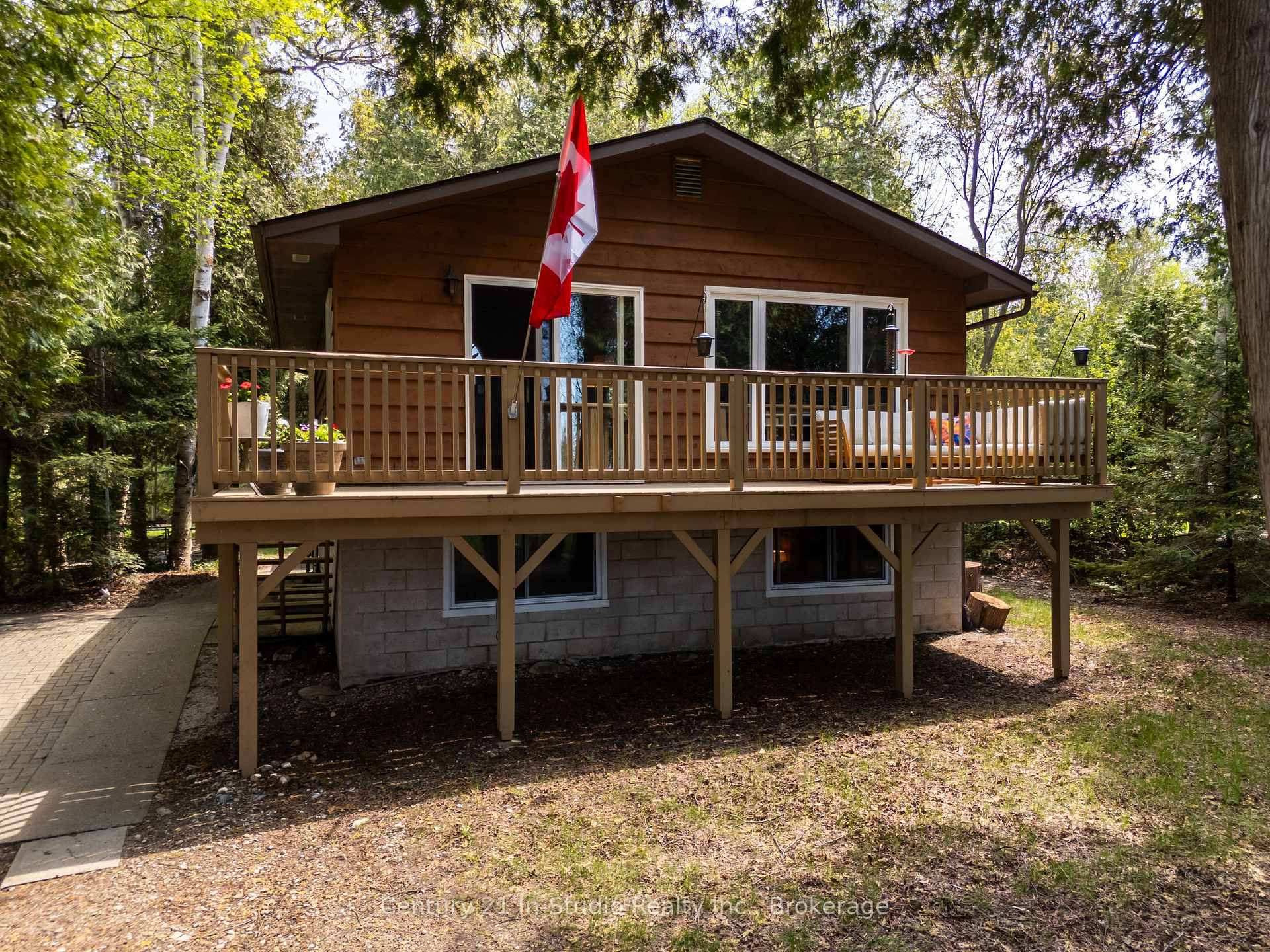 24 Miramichi Bay Road, Saugeen Shores, ON N0H 2C6