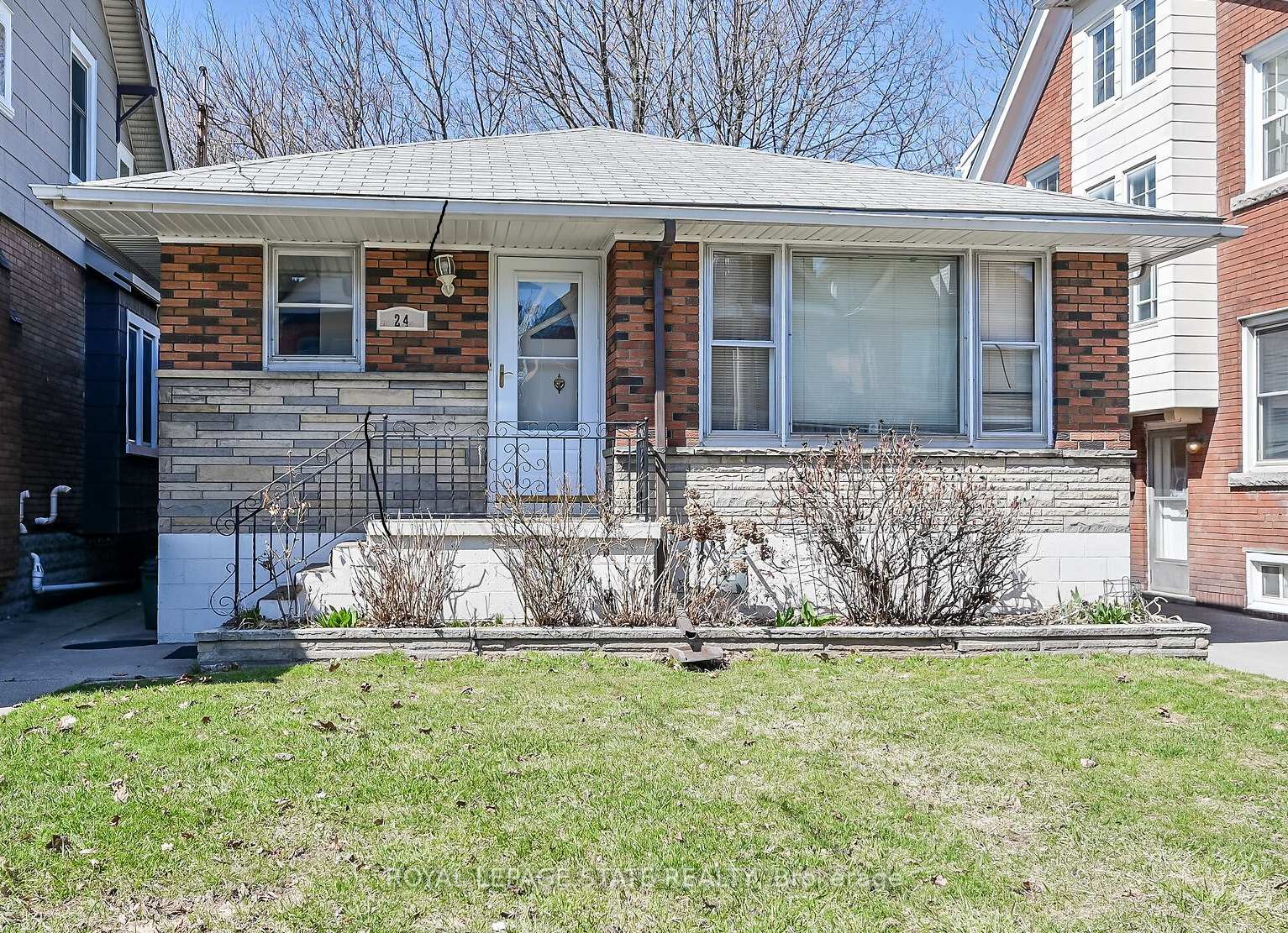 24 St Clair Avenue, Hamilton, ON L8M 2N3