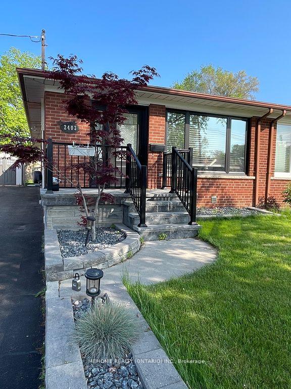 2403 Barclay Road, Burlington, ON L7R 2B7