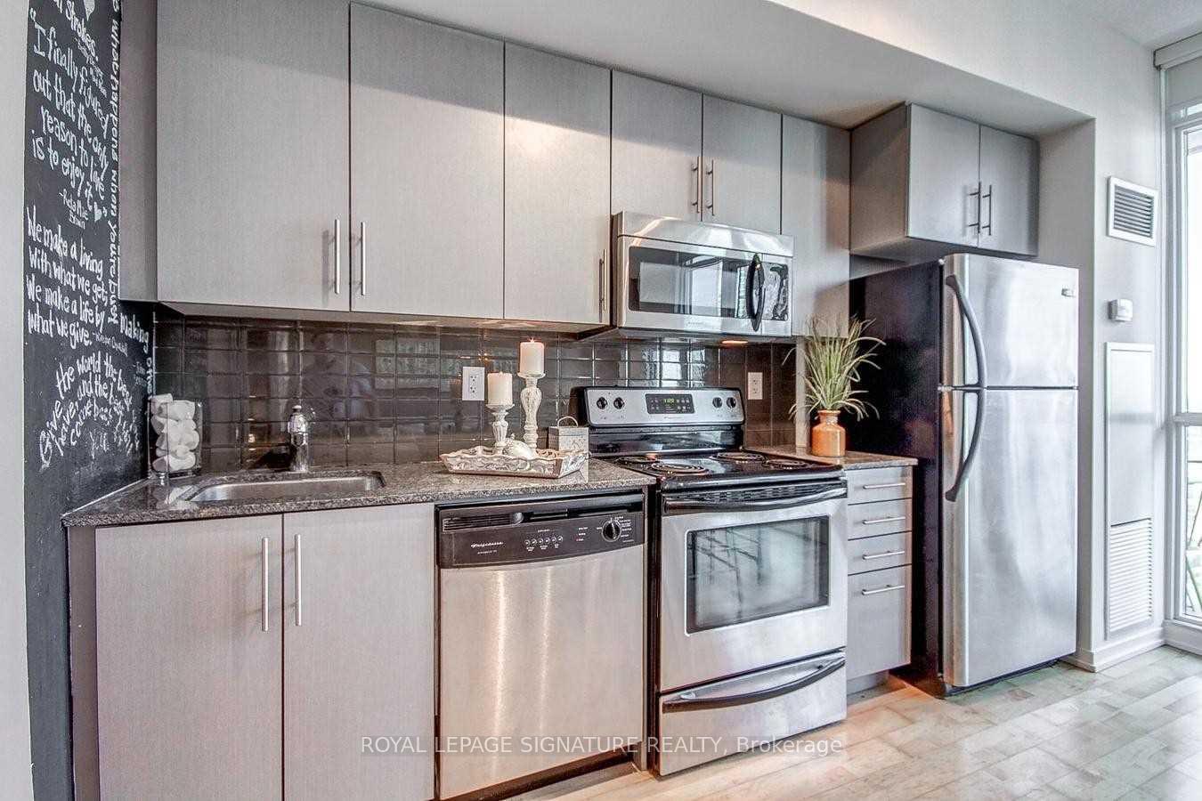 2404N - 65 Bremner Boulevard, Toronto, ON M5J 0A7