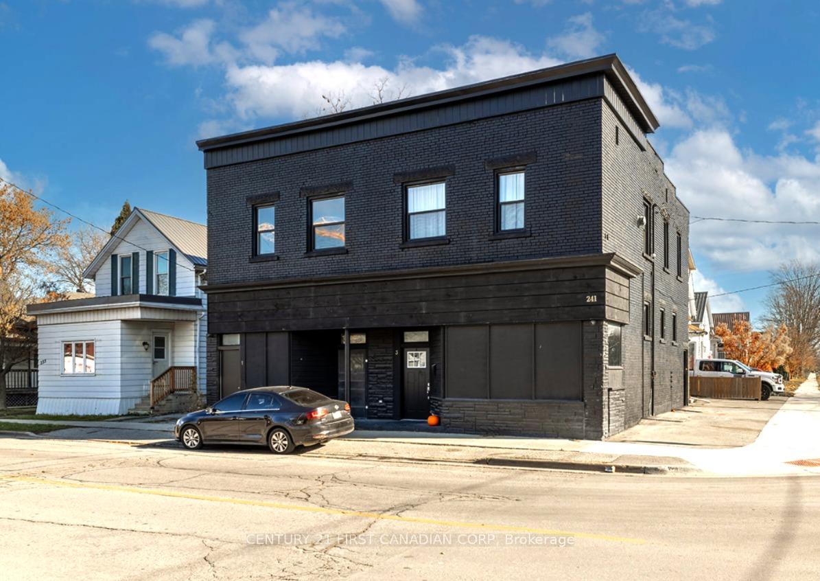 241 ROSS Street, St. Thomas, ON N5R 3Y5