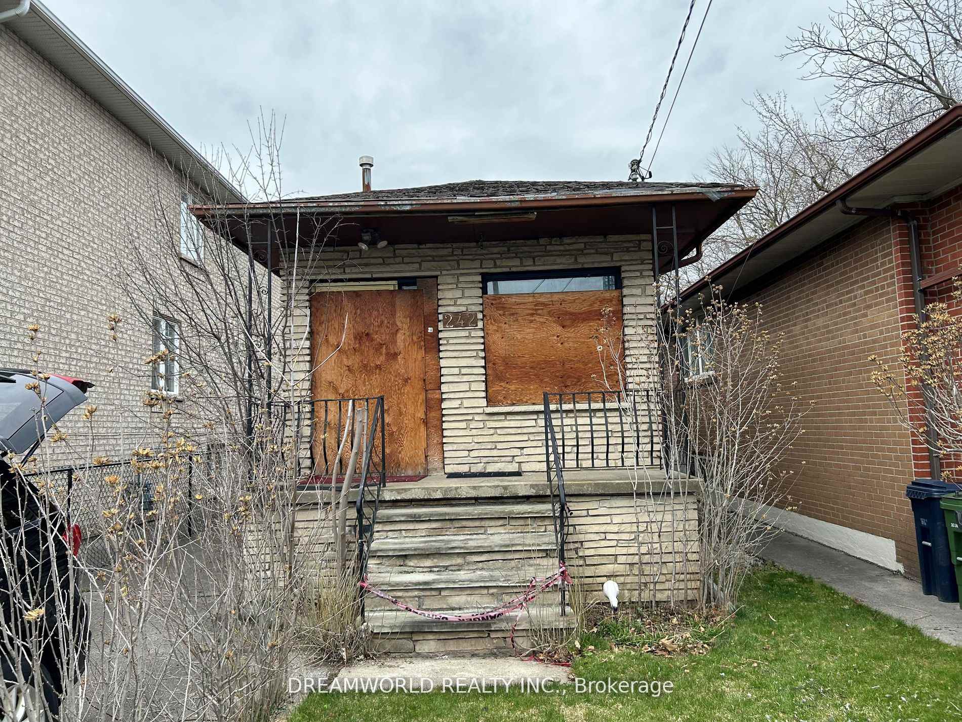 242 Glen Park Avenue, Toronto, ON M6B 2E3