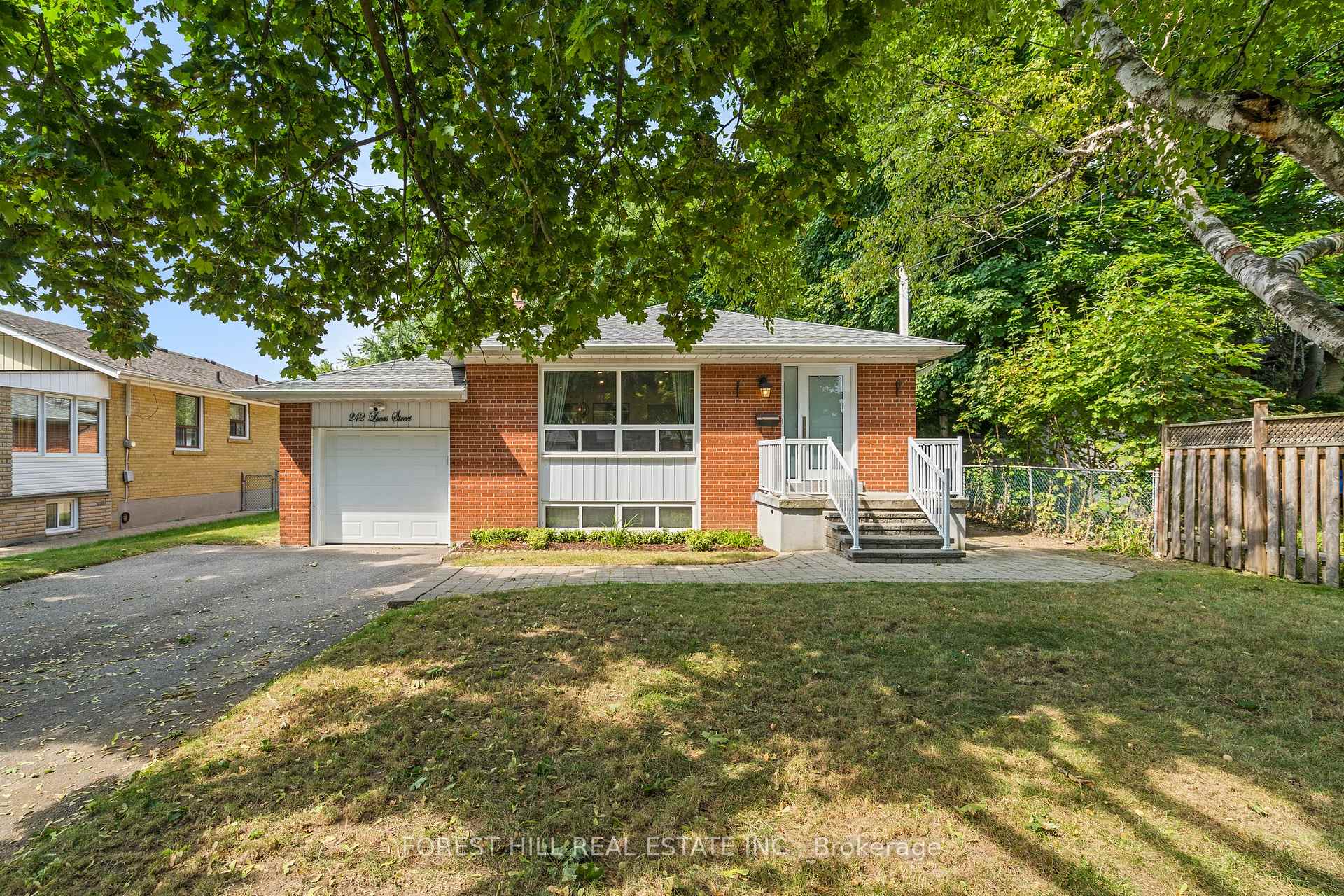 242 Lucas Street, Richmond Hill, ON L4C 4R1