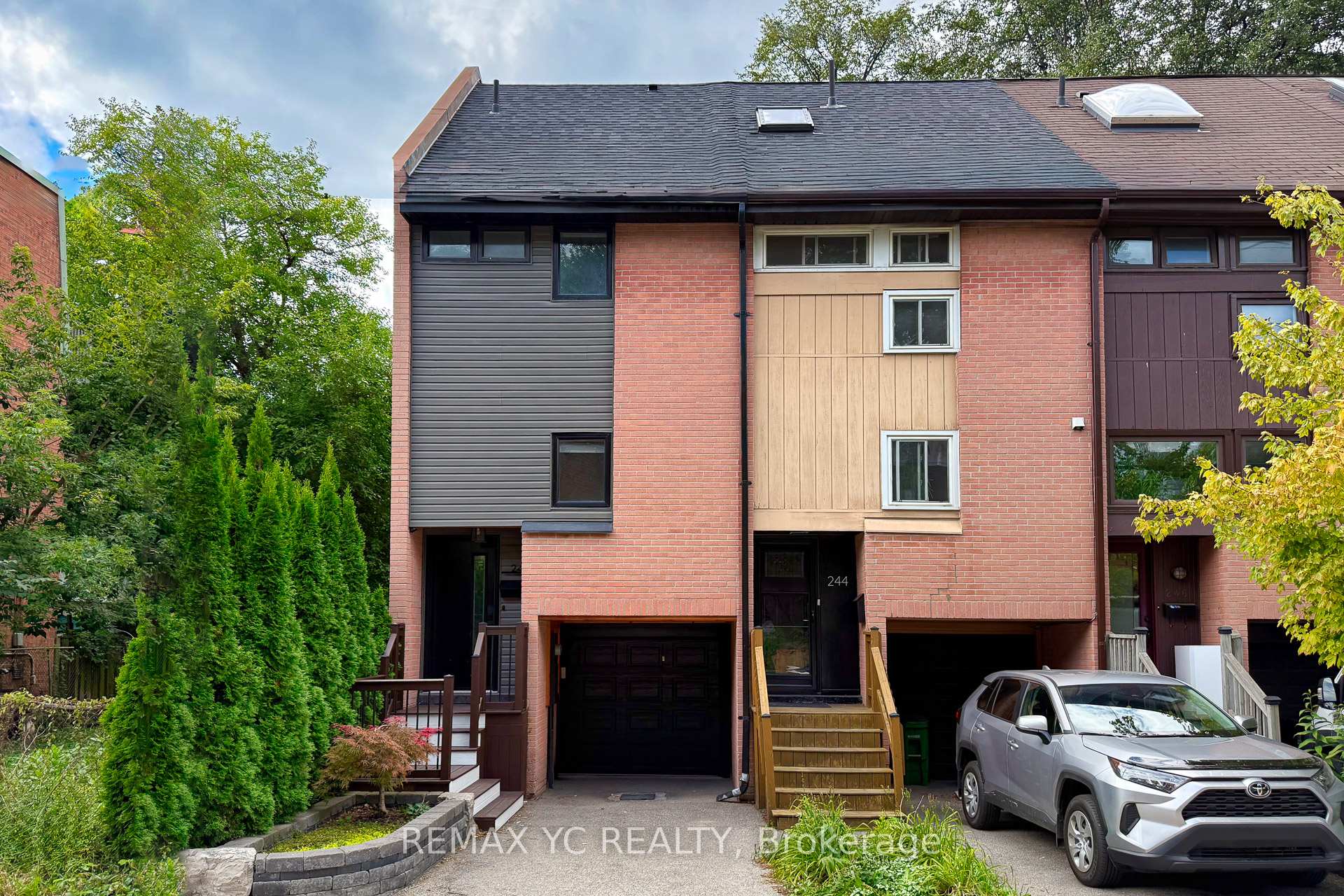 Townhouses For Sale in Toronto
