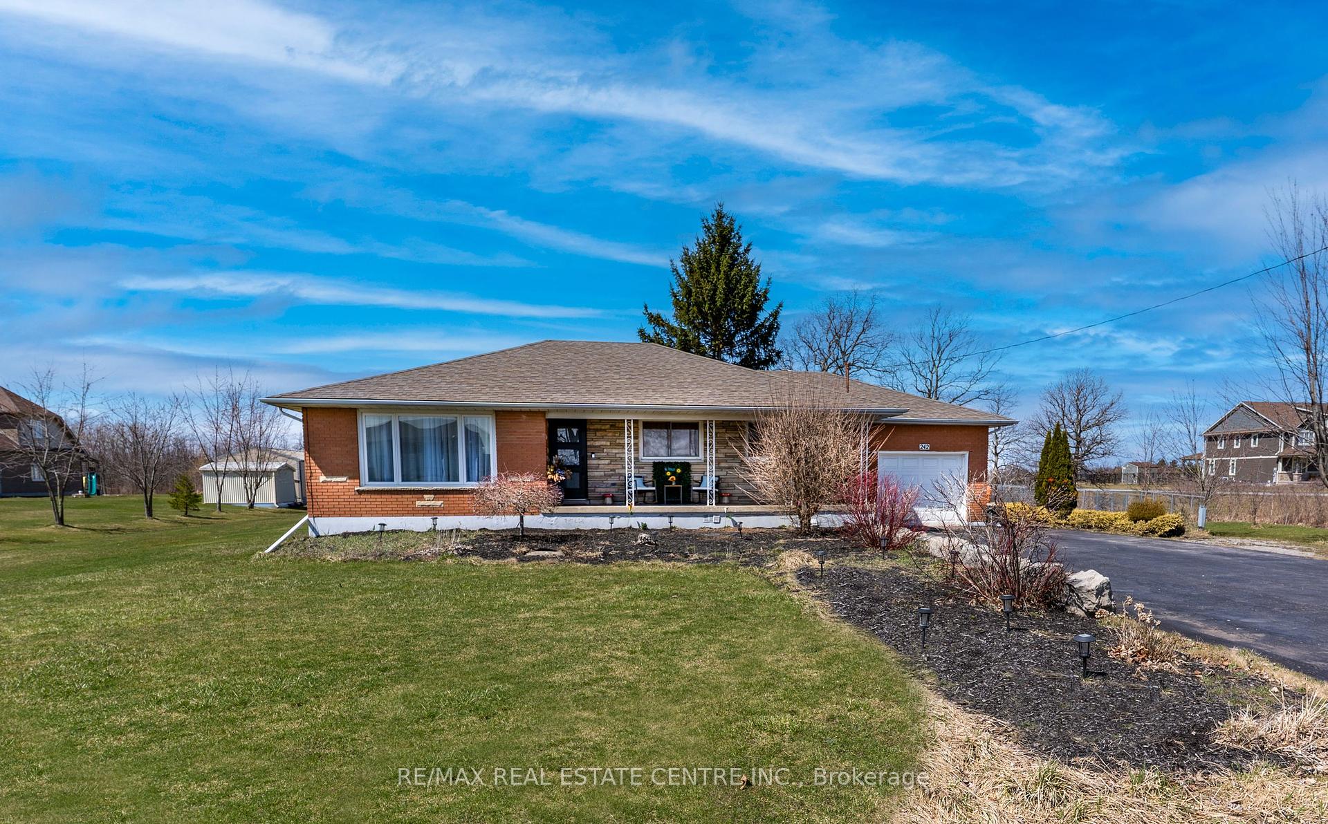 242 Mountain Road, Grimsby, ON L3M 4E7