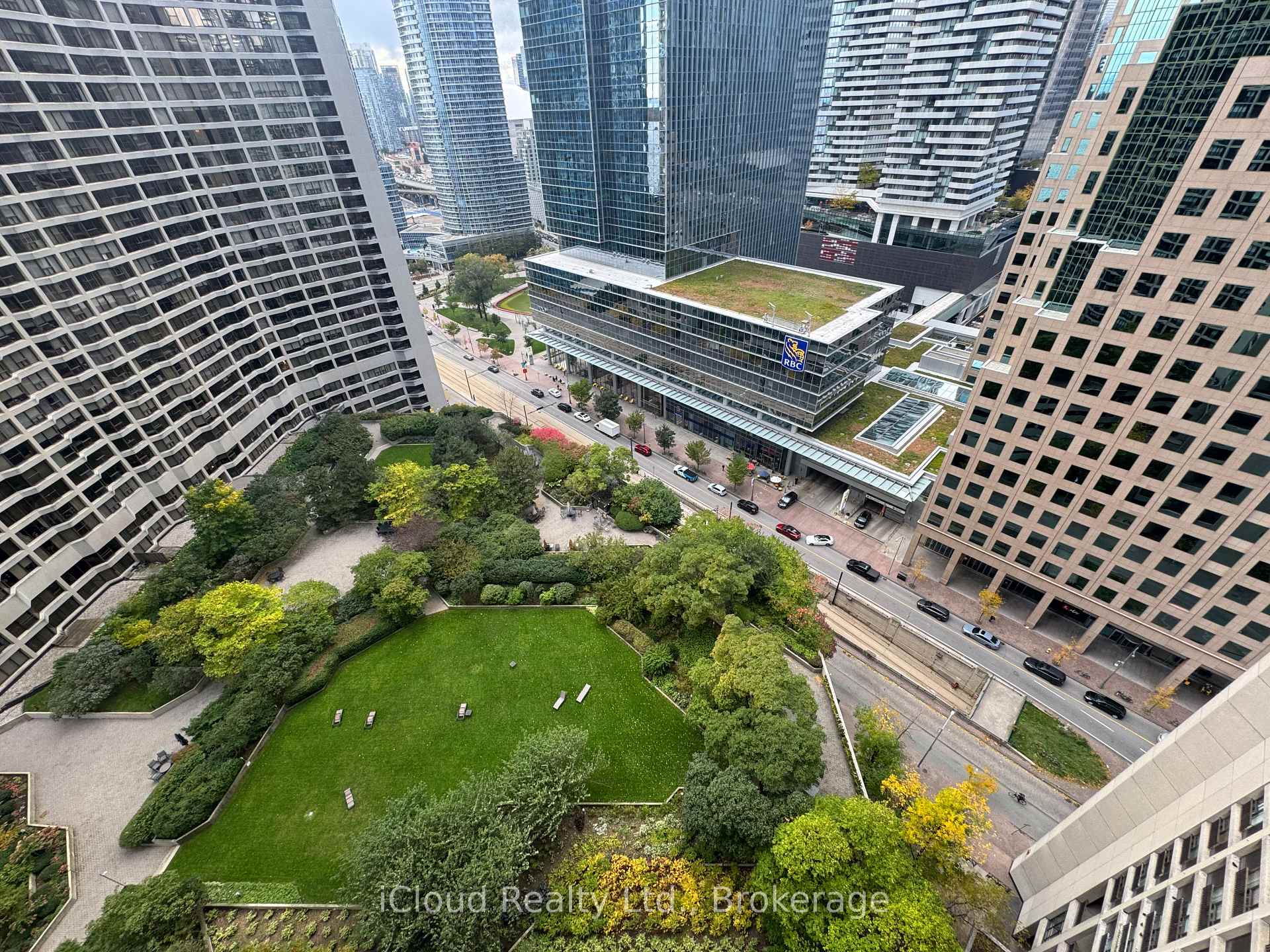 2423 - 33 Harbour Square, Toronto, ON M5J 2G2