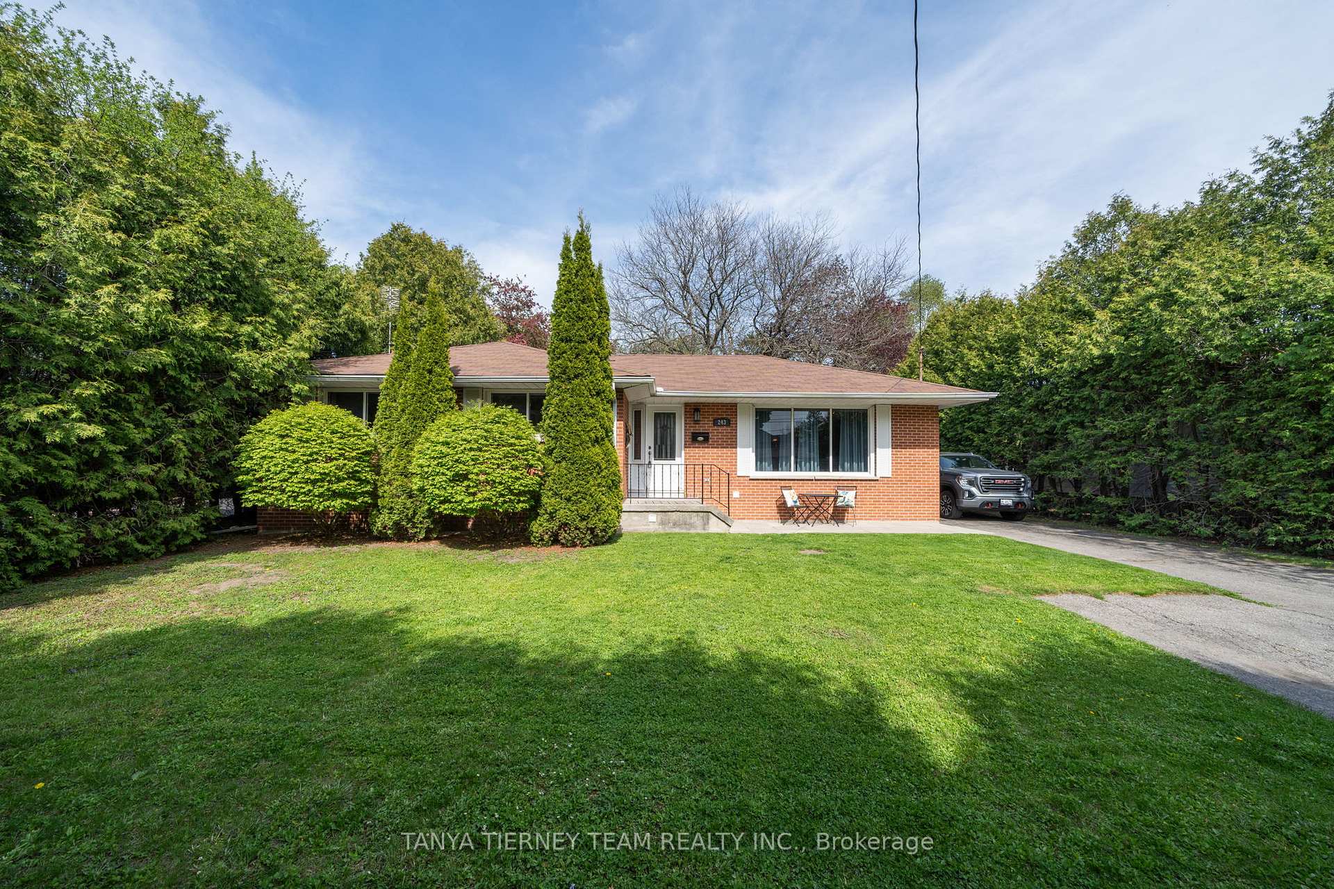 243 Garrard Road, Whitby, ON L1N 3K9