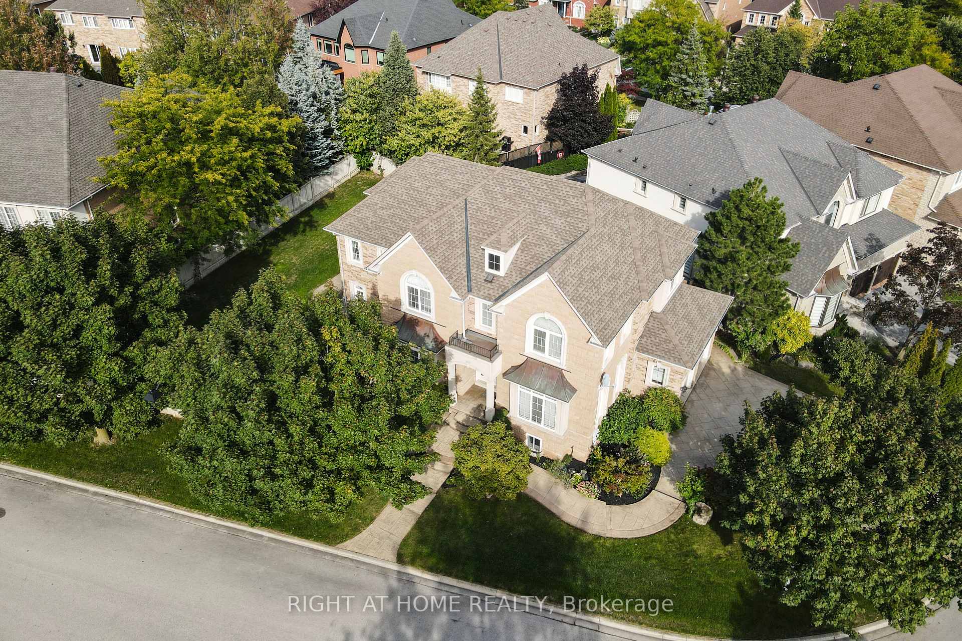 2435 Valley Forest Way, Oakville, ON L6H 6W9